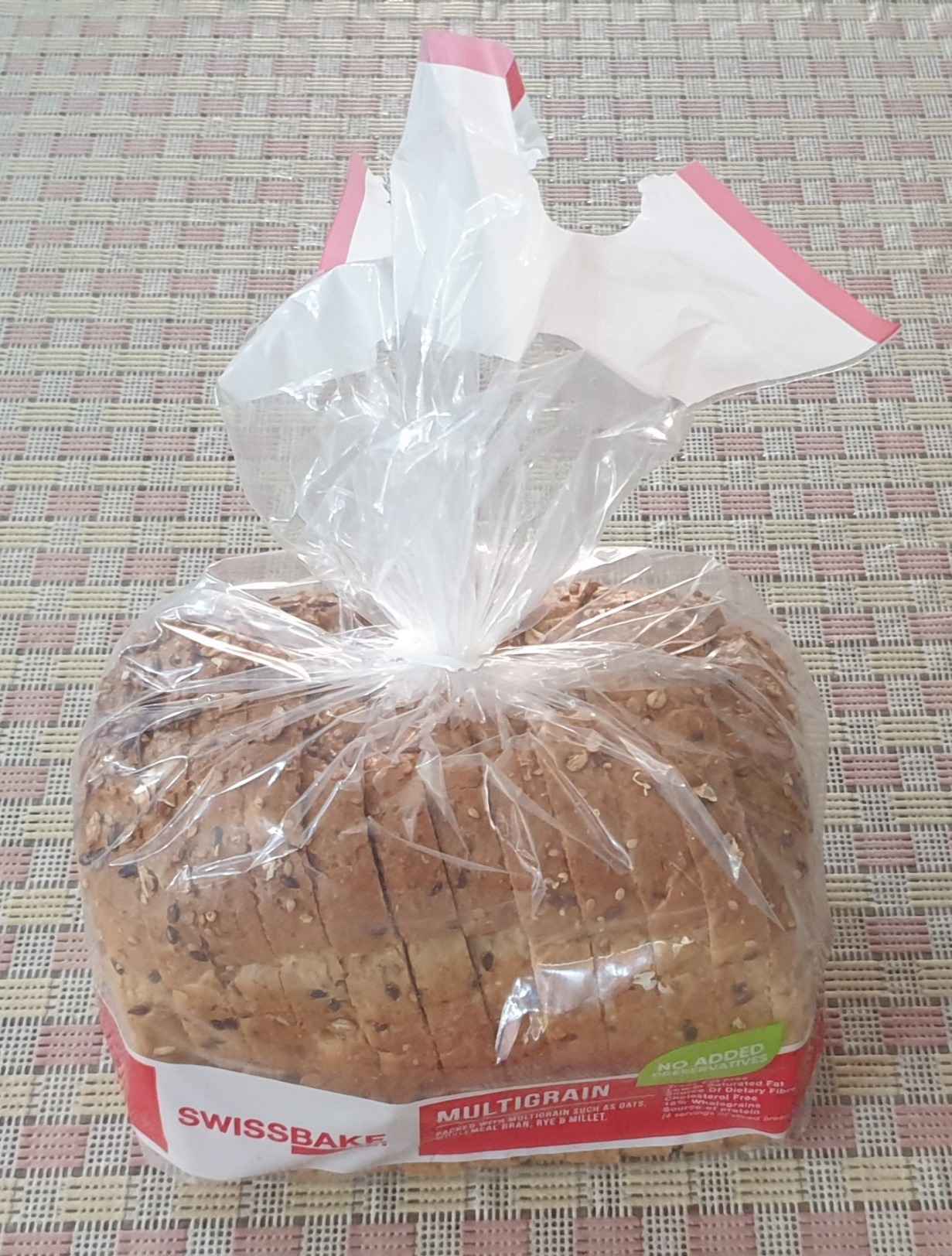 Swissbake Fresh Multigrain Toast, 350g (Packaging may vary) : Amazon.sg ...