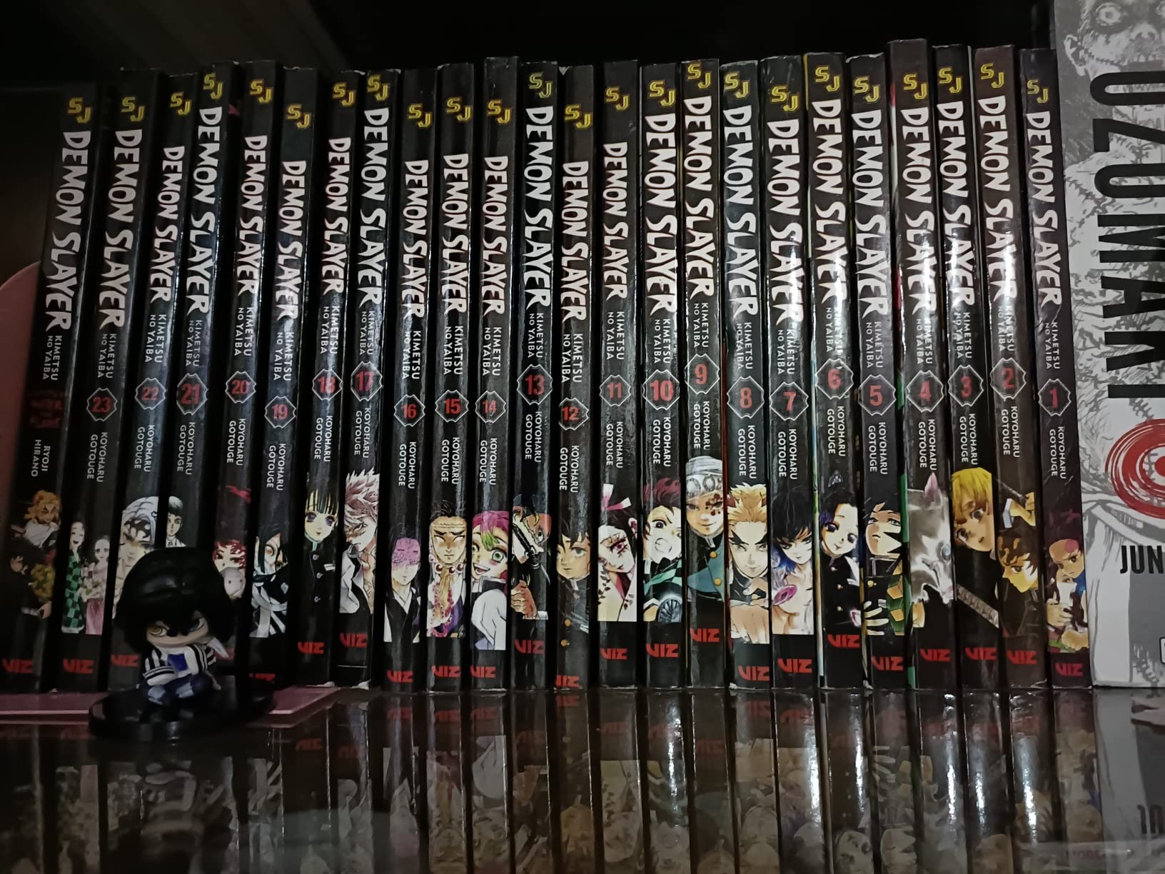 Demon Slayer Complete Box Set: Includes volumes 1-23 with premium ...
