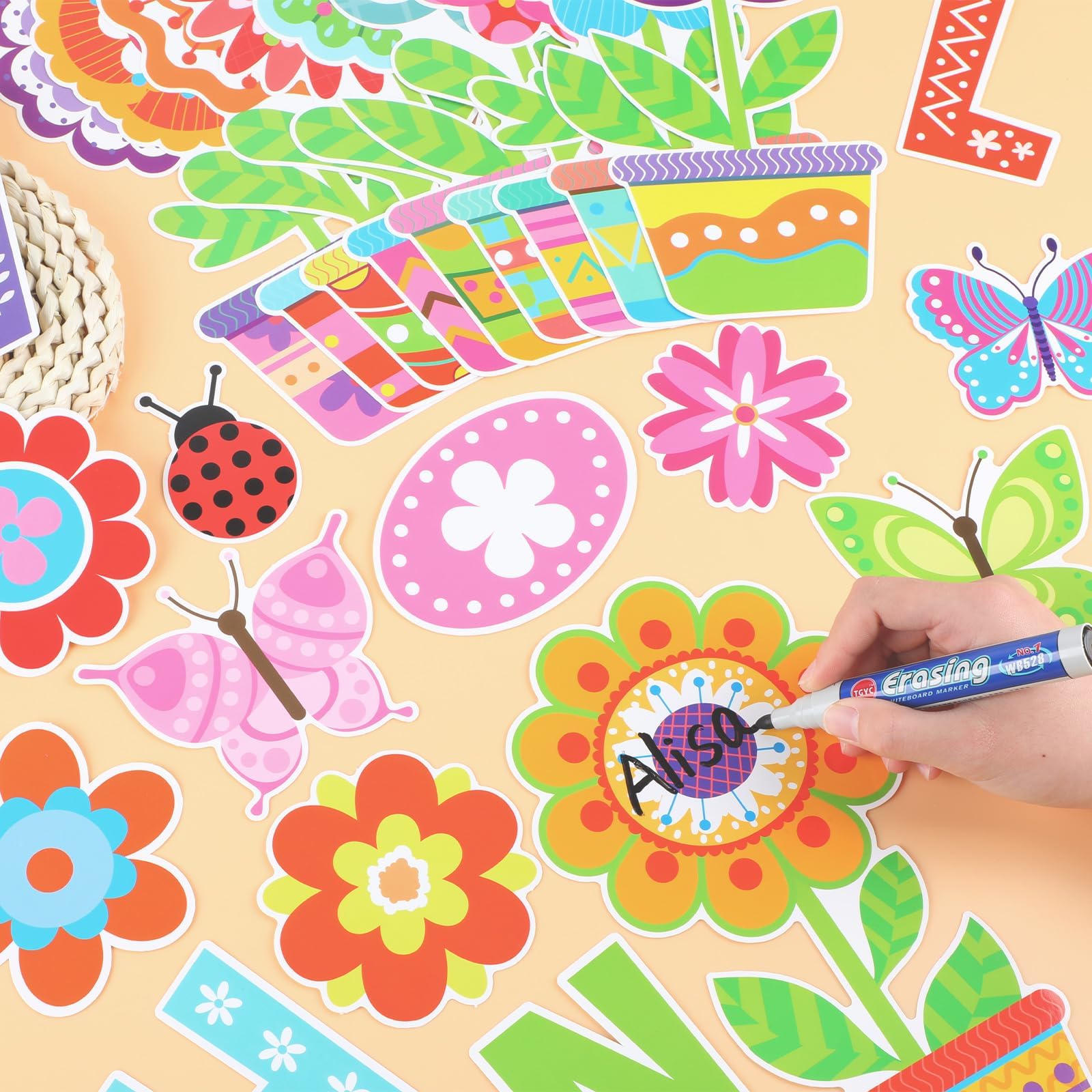 Snapklik.com : Gisgfim Flower Classroom Bulletin Board Decorations Set ...