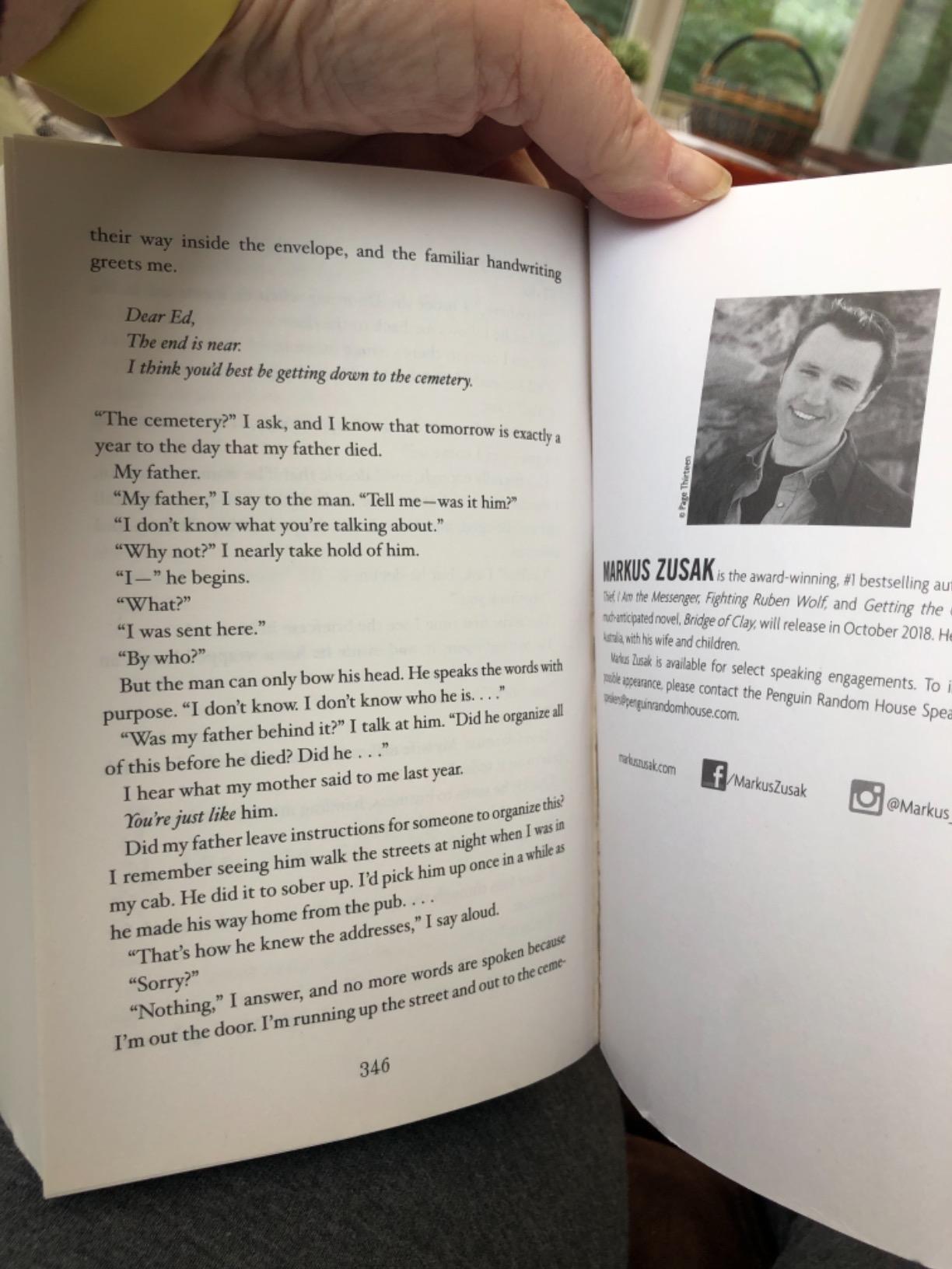 Amazon.com: I am the Messenger: 9780739337295: Zusak, Markus, Gray ...