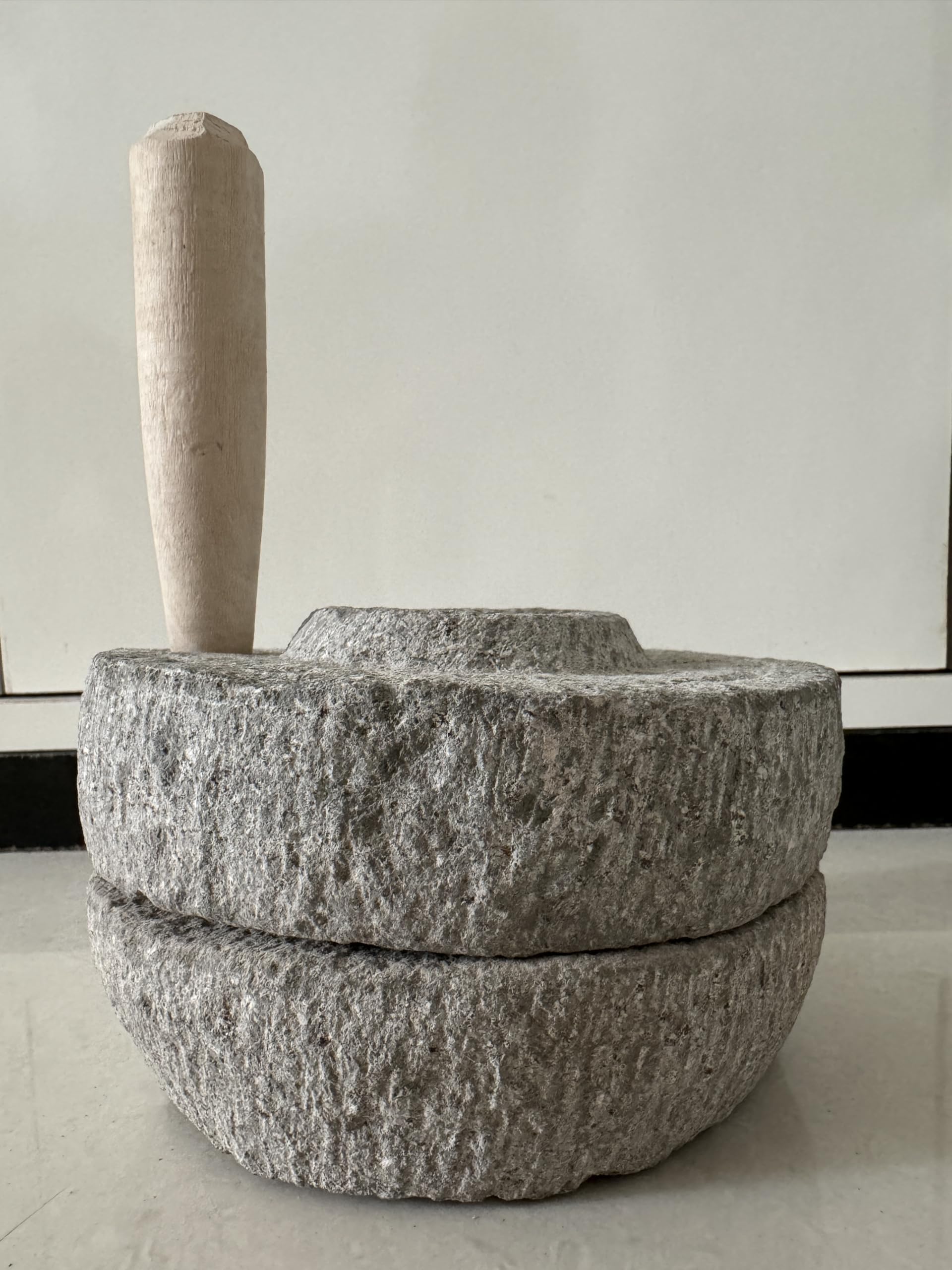 BuyinBlink Traditional Stone Grinder, Vintage Chakki for Home, Decor ...