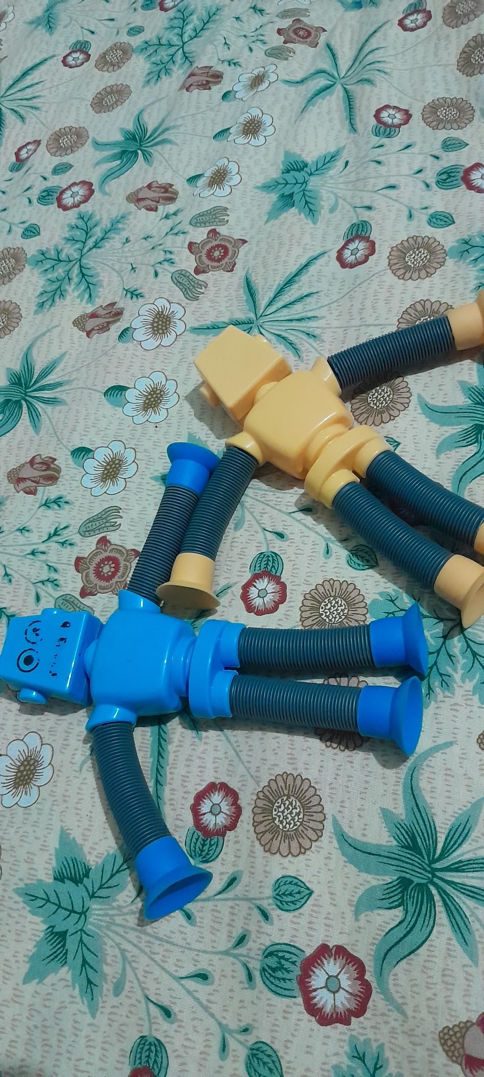 Toy Imagine® Pack of 2 Flexible Fighting Robots | Suction Feet ...