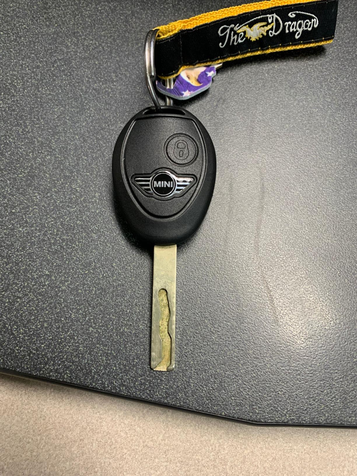 Amazon.com: 2pcs Key FOB Shell Remote Case Replacement For 2002-2005 ...