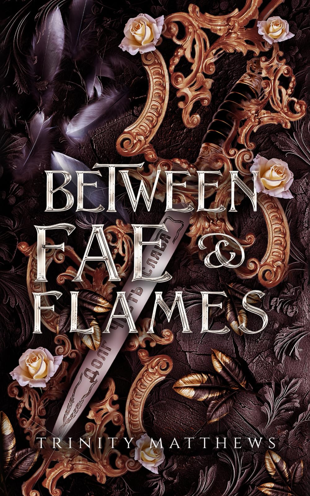 Between Fae & Flames (Daughter of the Gods): Matthews, Trinity ...