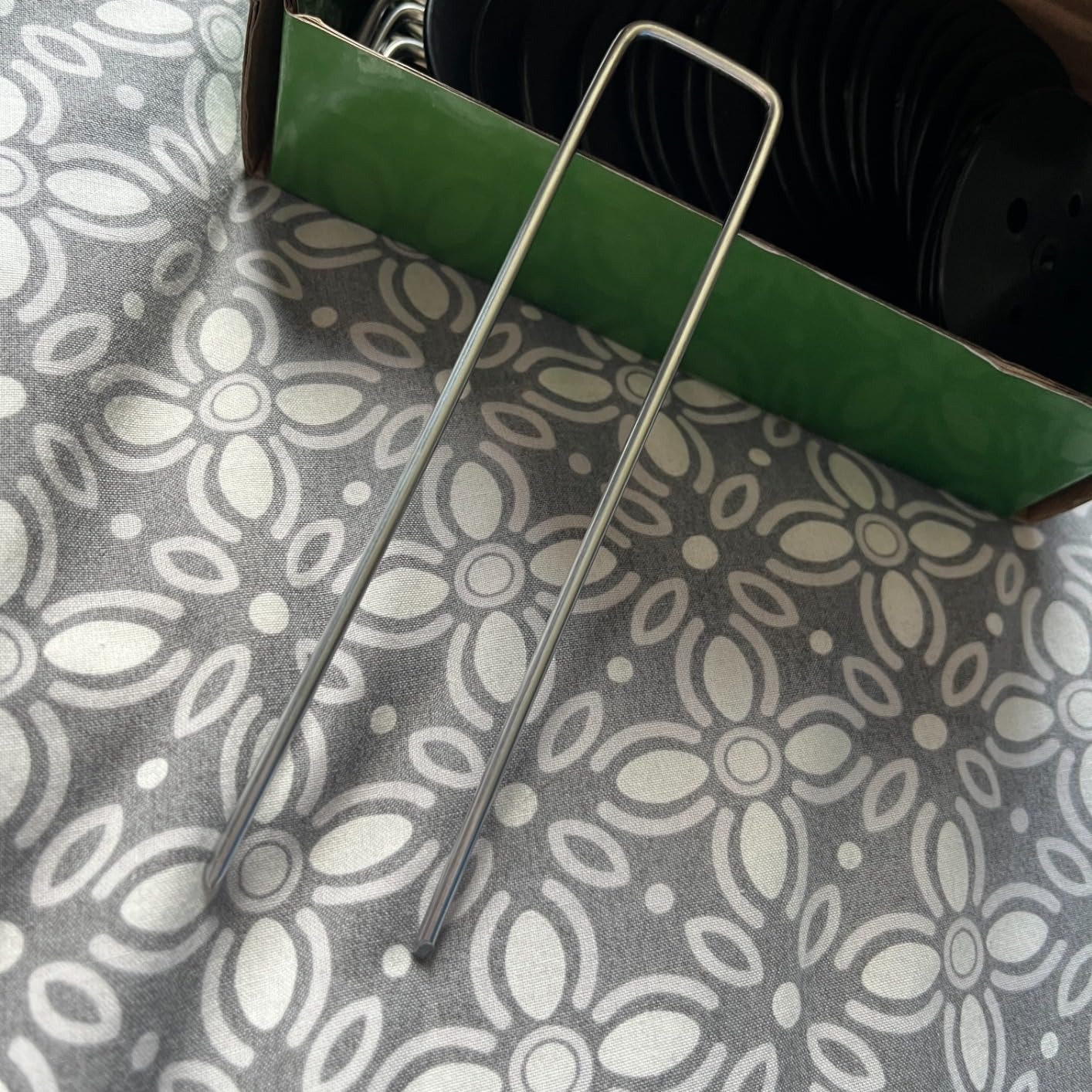 Garden Staples Stakes with 50 Pack Pads,6 Inch 11 Gauge Heavy Duty ...