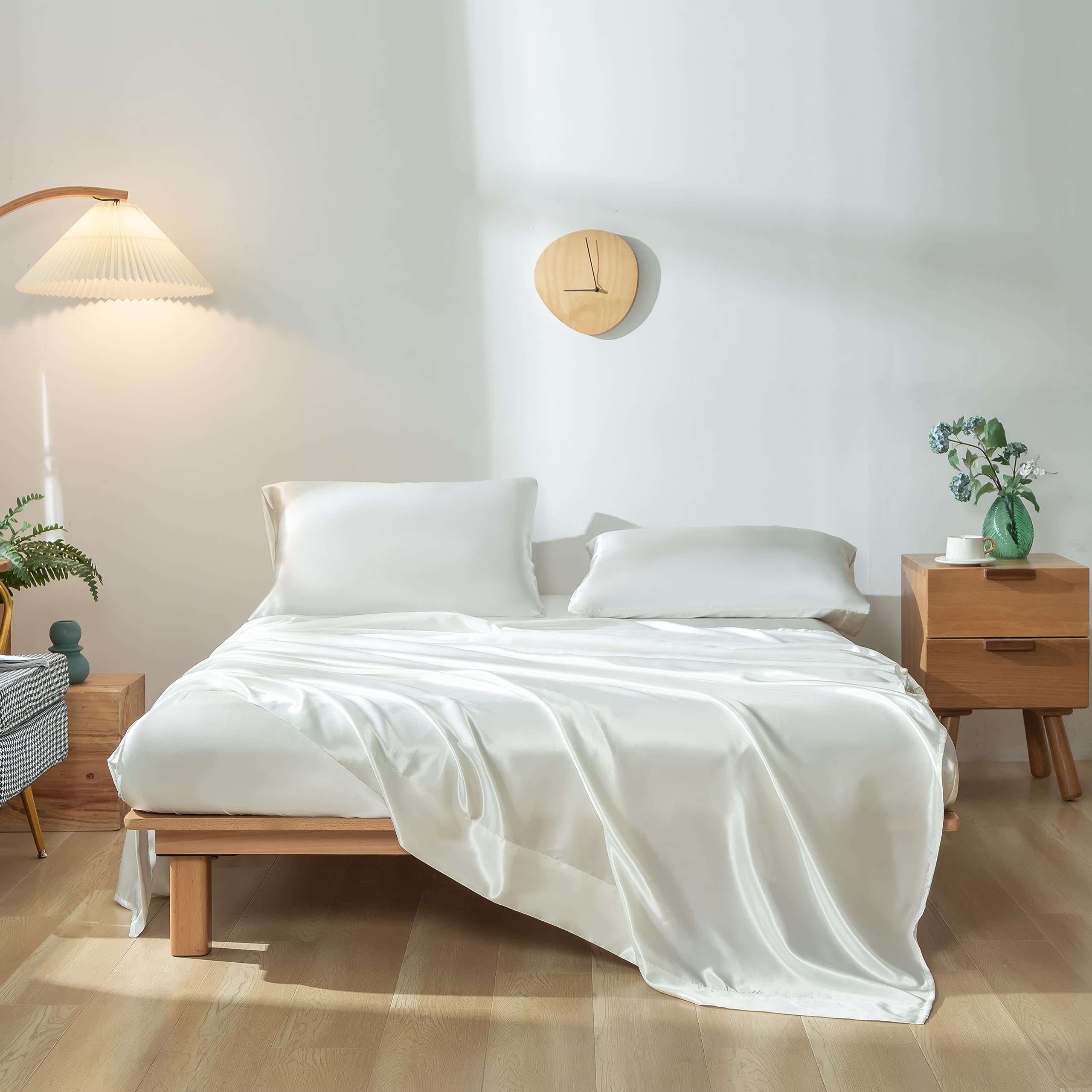 Revdomfly 4 Pcs Luxury Silky Soft White Satin Sheet Set,1 Premium ...