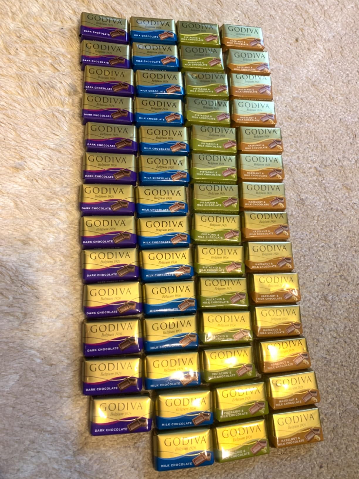 Amazon | GODIVA ゴディバ ナポリタン 4種アソート チョコレート 225g | GODIVA | ナッツチョコレート 通販