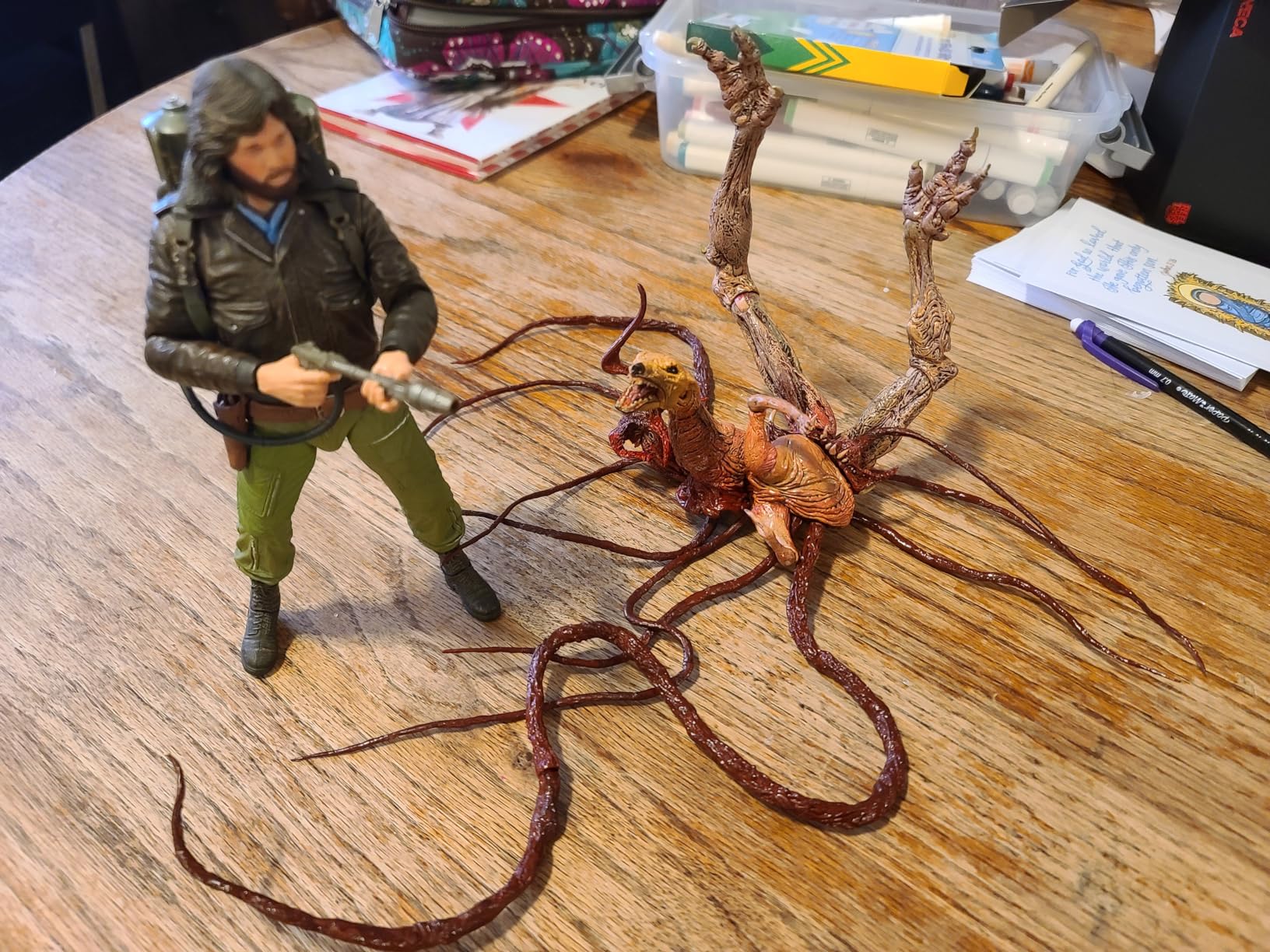 Amazon.com: NECA - The Thing Deluxe Ultimate Dog Creature 7" Scale ...