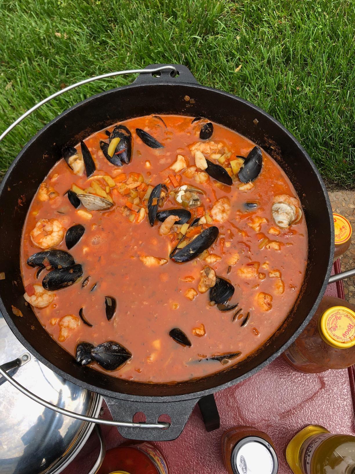 Amazon.com: King Kooker CI16S Pre-Seasoned Cast Iron Dutch Oven, 16 ...