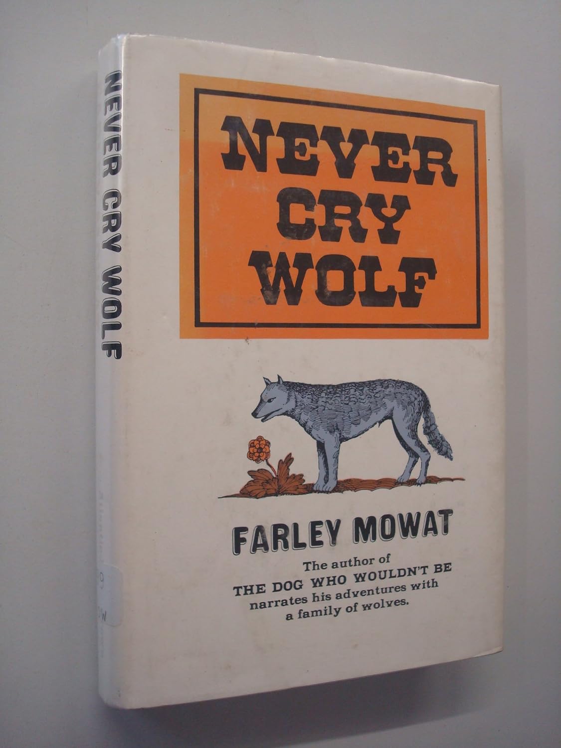 Never Cry Wolf: Mowat, Farley: Amazon.com: Books