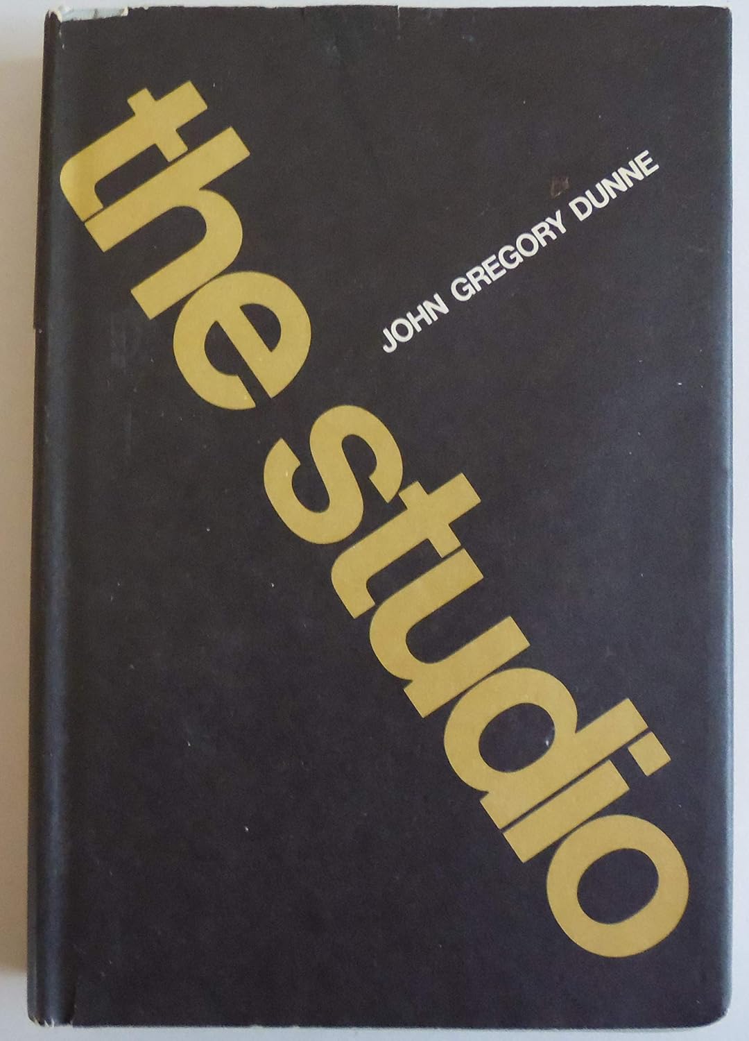 The Studio : Gregory John Dunne: Amazon.in: Books