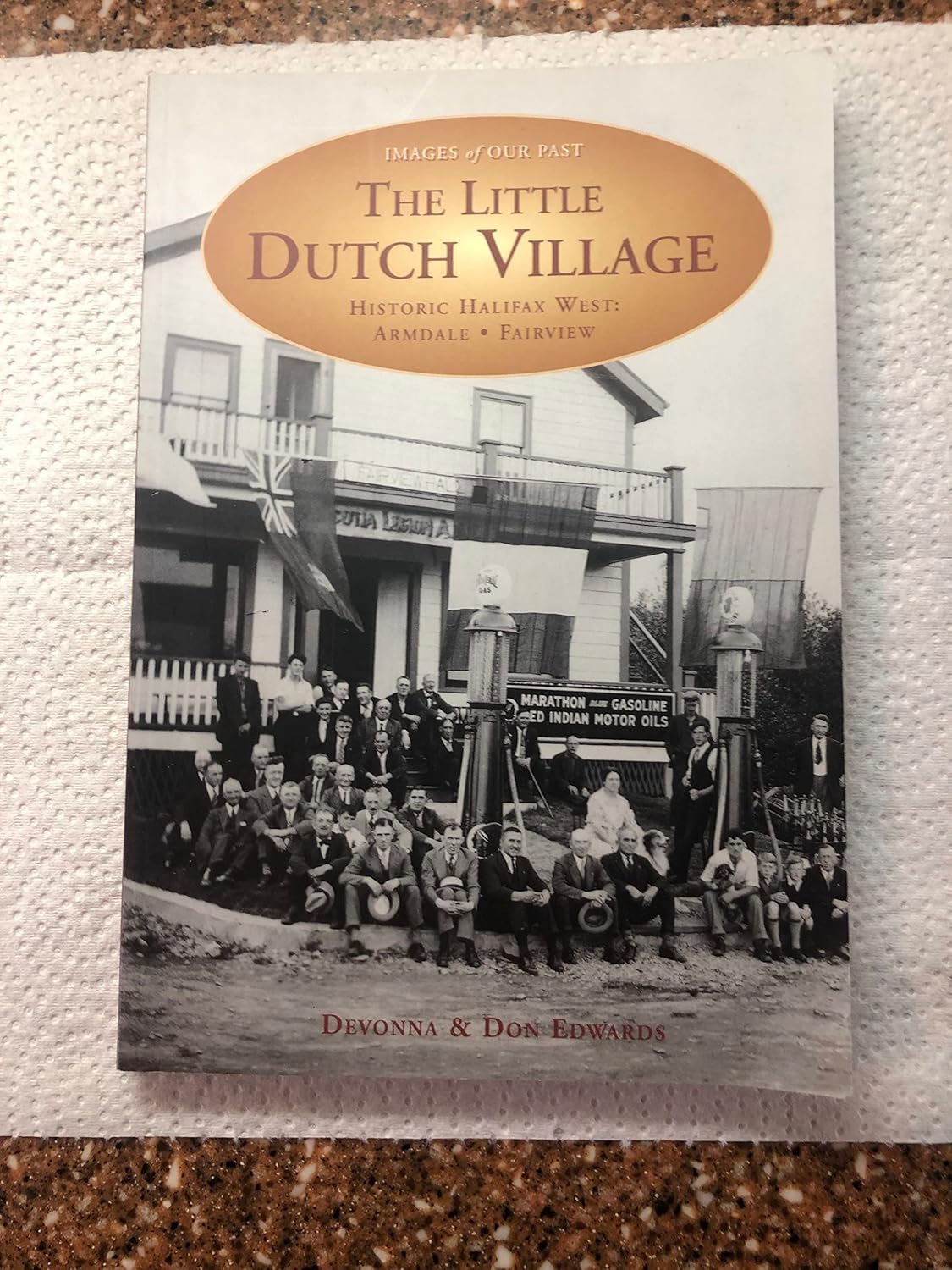 The Little Dutch Village: Edwards, Devonna, Edwards, Don: 9781551094007 ...