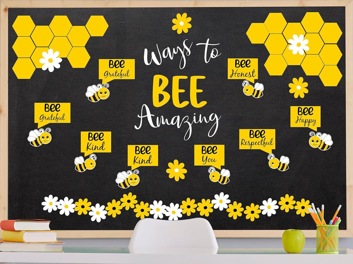 Amazon.com: JarThenaAMCS 95Pcs Bee Bulletin Board Cutouts Summer Bee ...