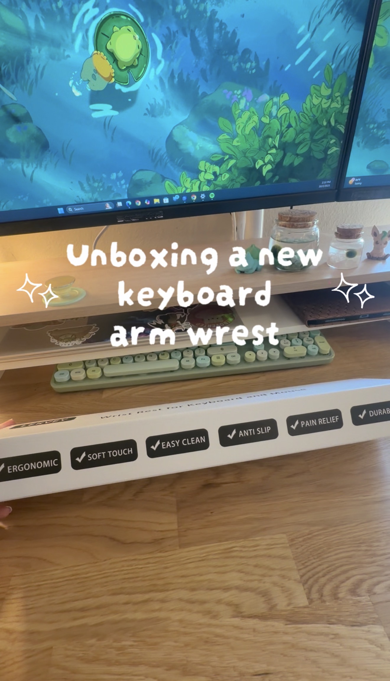 Watch Cozy unboxing - keyboard wrist rests on Amazon Live