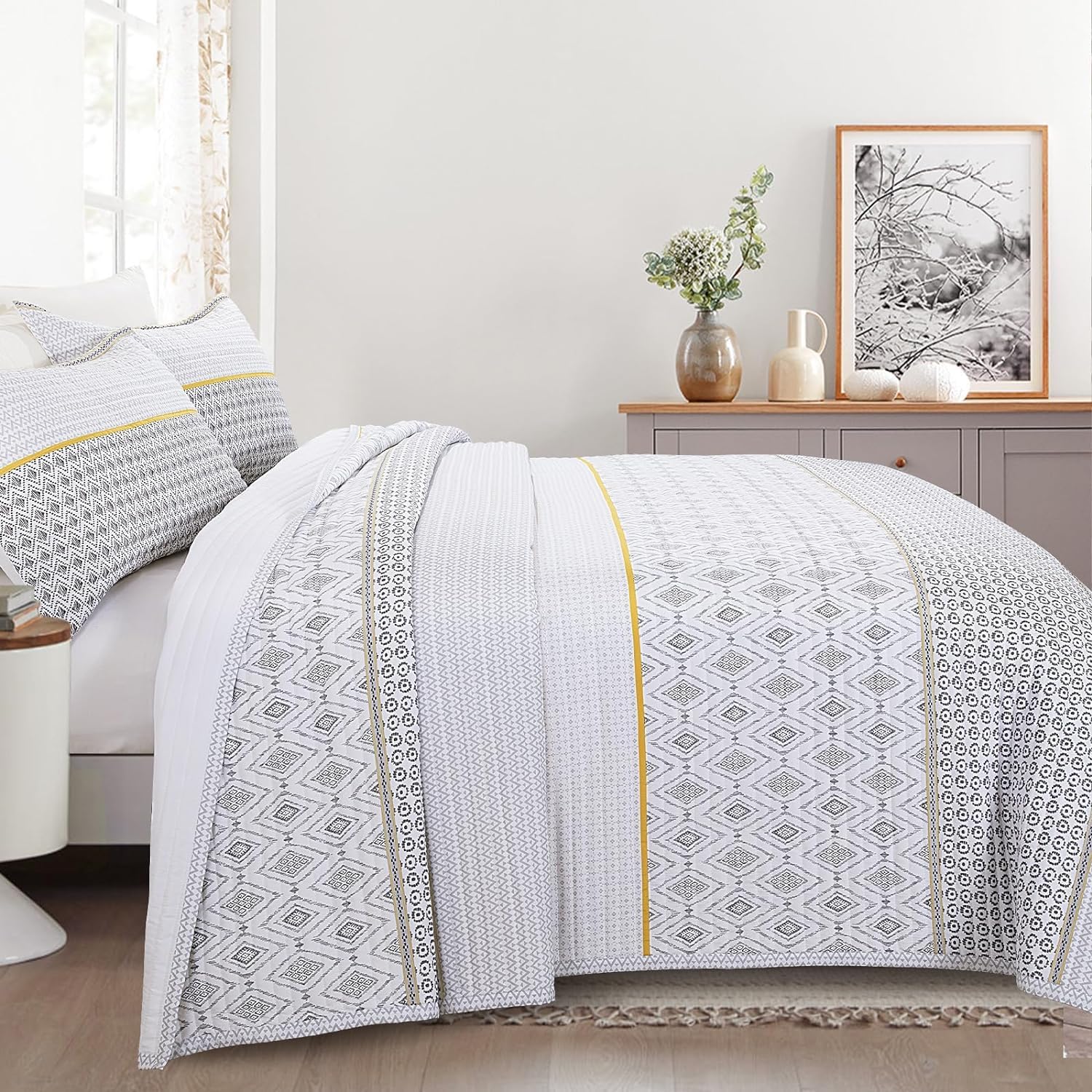 HOMBYS Oversized King Bedspread 132"x120", Boho Striped Pattern Quilt ...