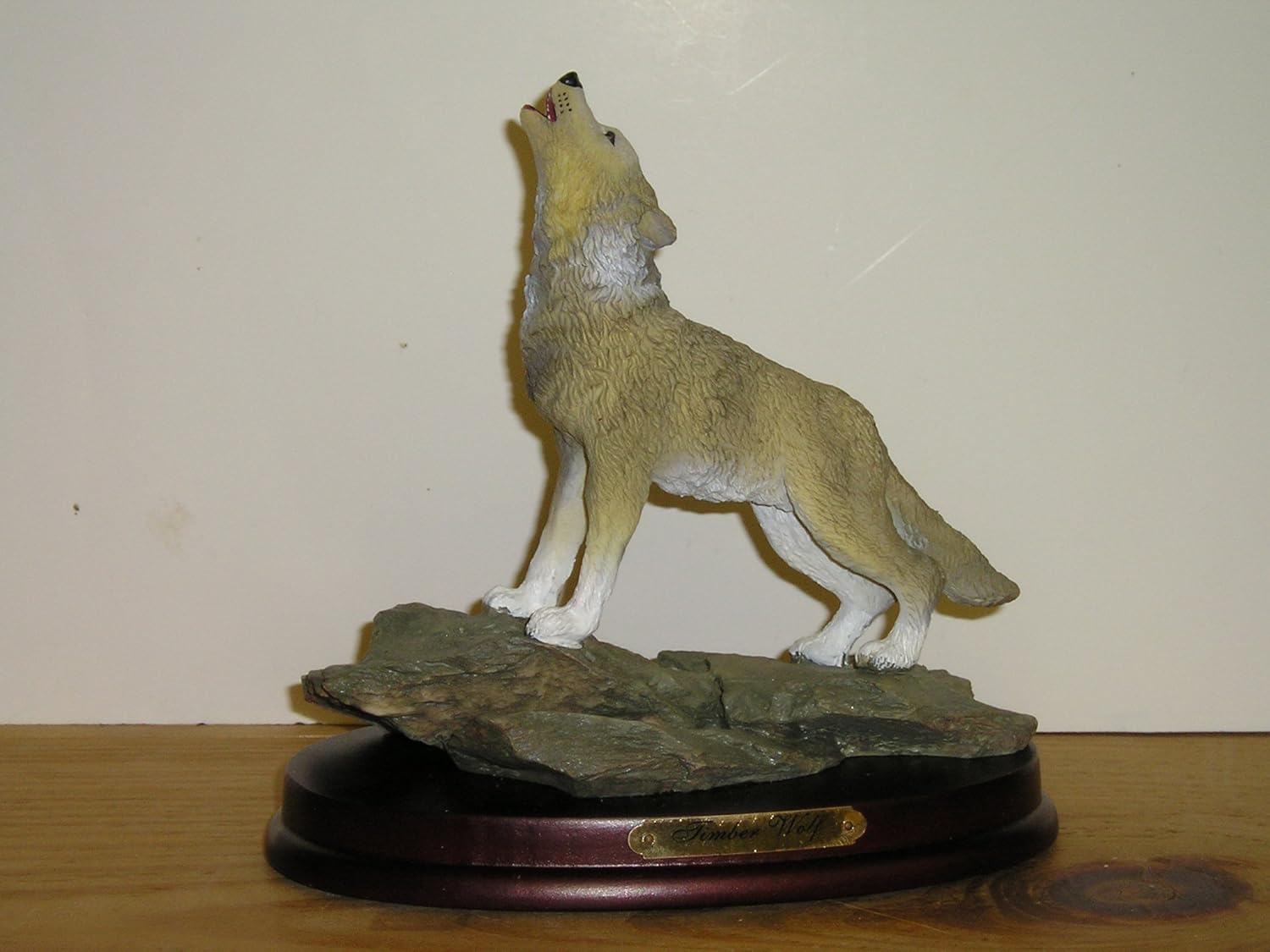 Amazon.com: Marlo Collection Timber Wolf Standing on Rocks Howling (7 ...
