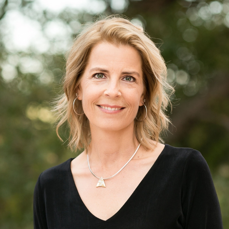 Amazon.co.uk: Lisa Travis: books, biography, latest update