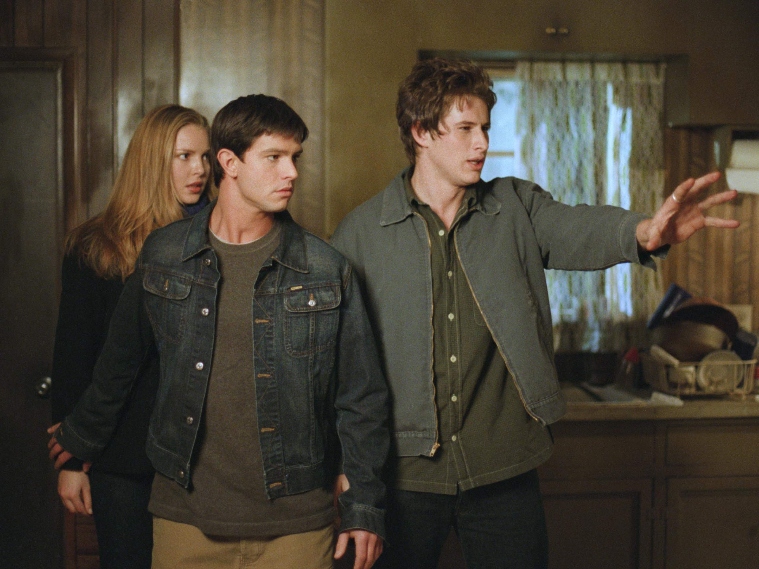 Watch Roswell Season 1 | Prime Video