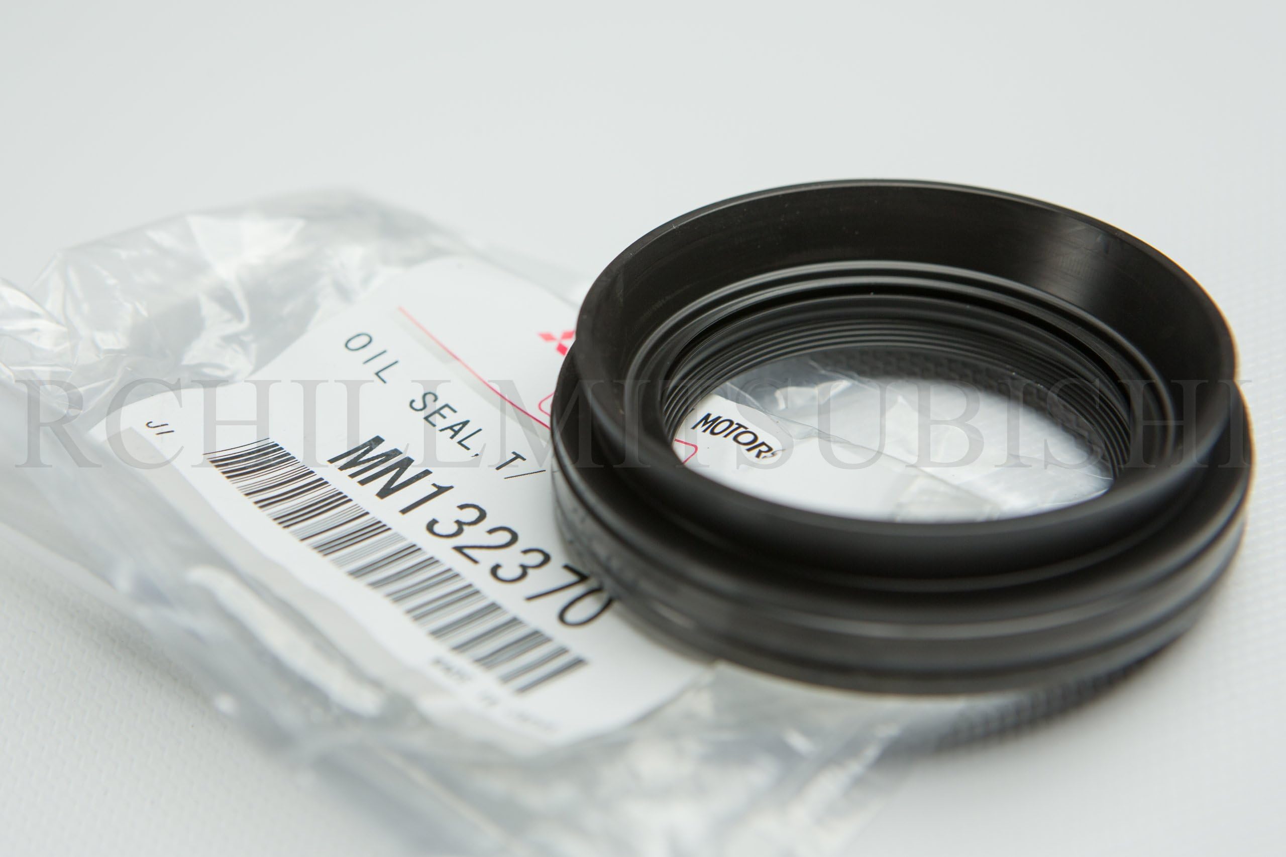 Amazon.com: Mitsubishi MN132370, Axle Shaft Seal : Automotive