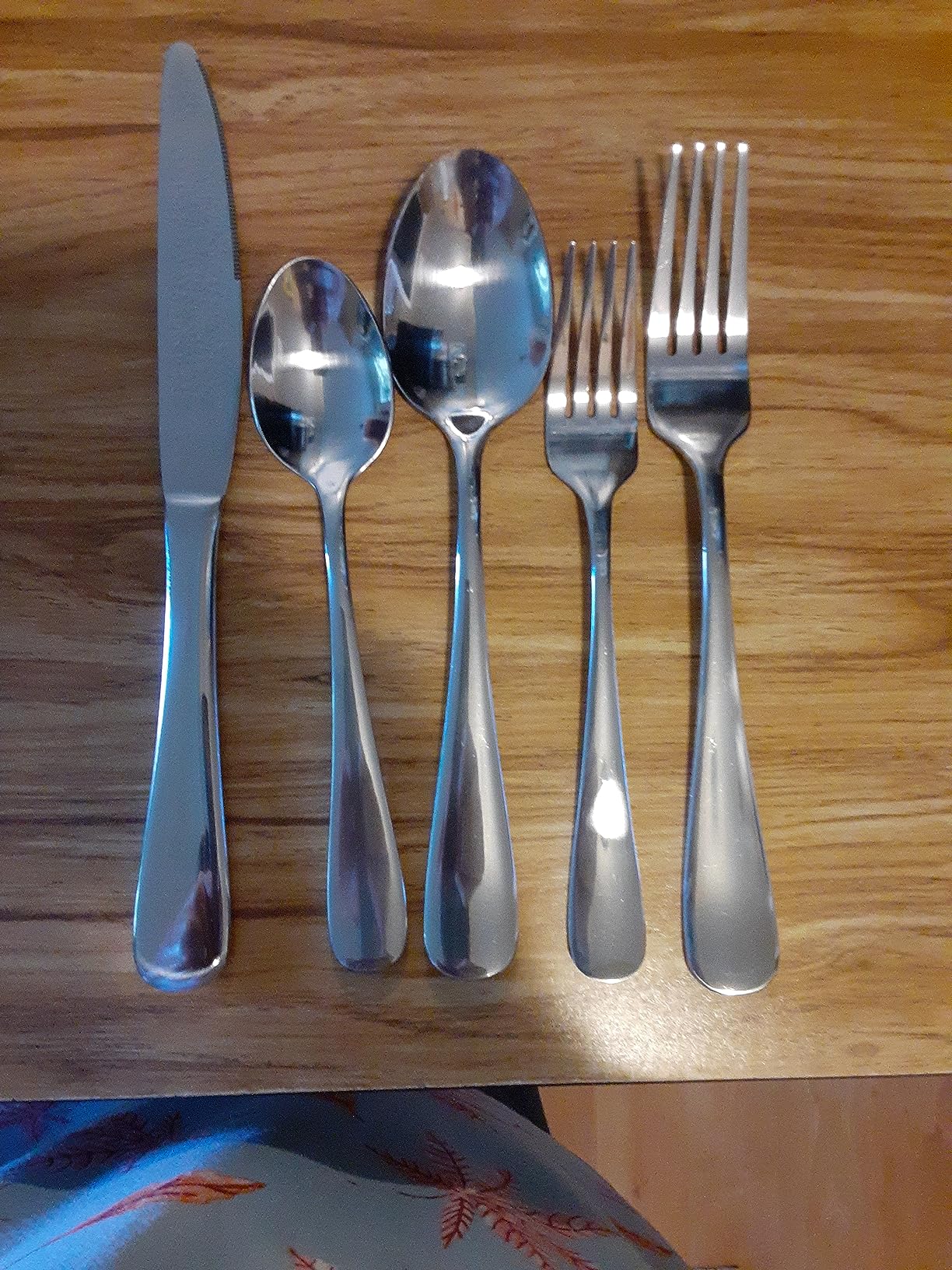 $4/mo - Finance Amazon Basics 20-Piece Stainless Steel Crown Flatware ...