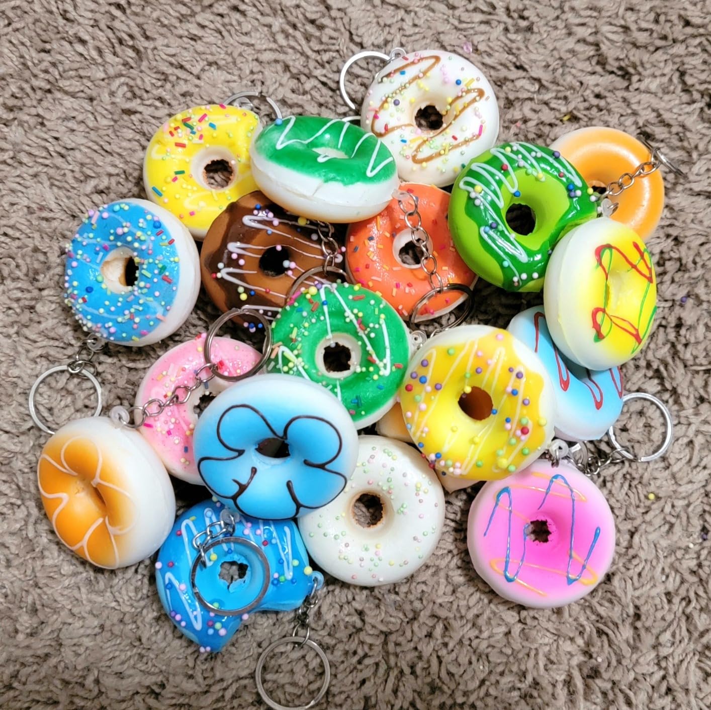 Amazon.com: Apatsp 20 Pcs Mini Donut Stress Balls Keychain 2 Inch Slow ...