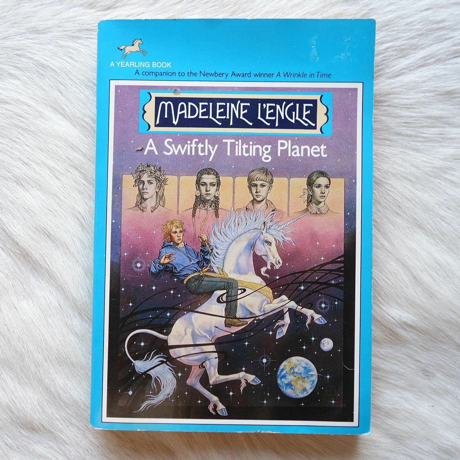 A Swiftly Tilting Planet: Madeleine L'Engle, Jody A. Lee: 9780440401582 ...