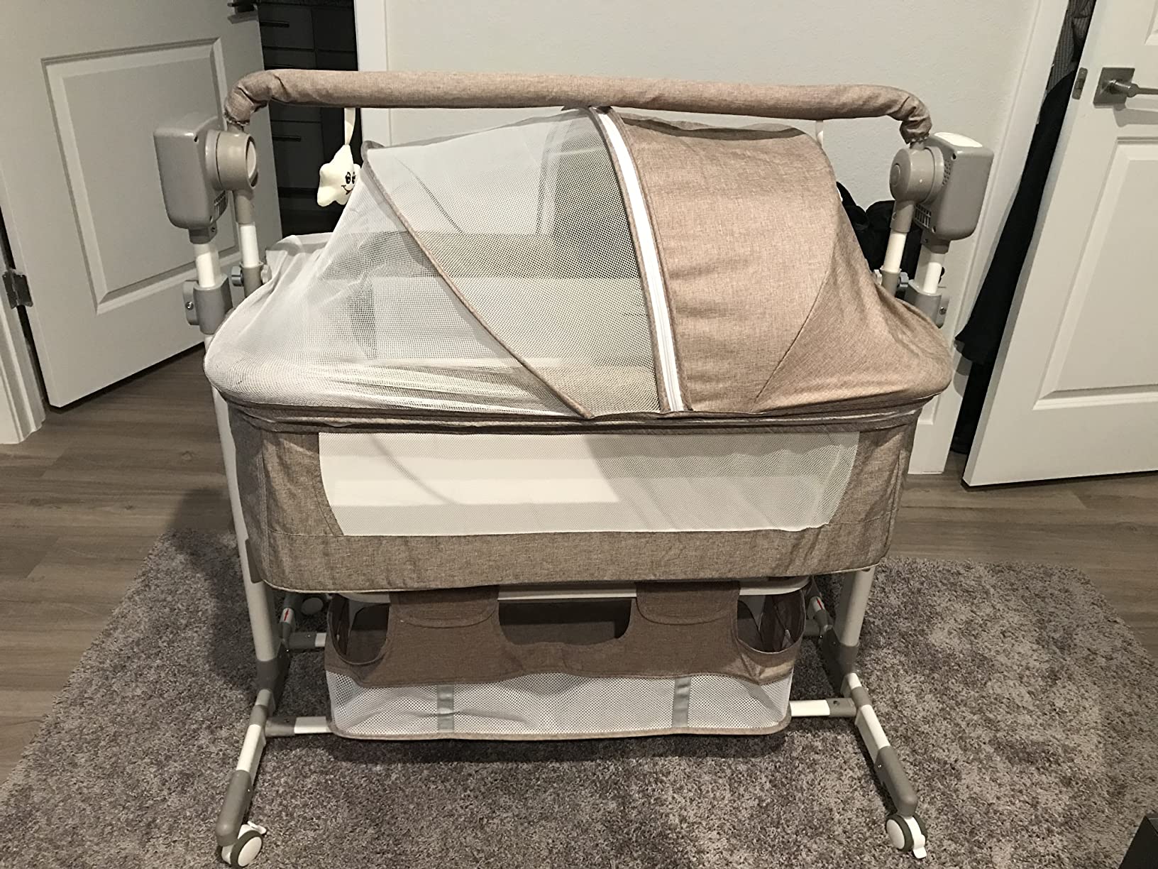 Amazon.com : CNCEST Smart Electric Baby Bassinet Bedside Sleeper,Music ...