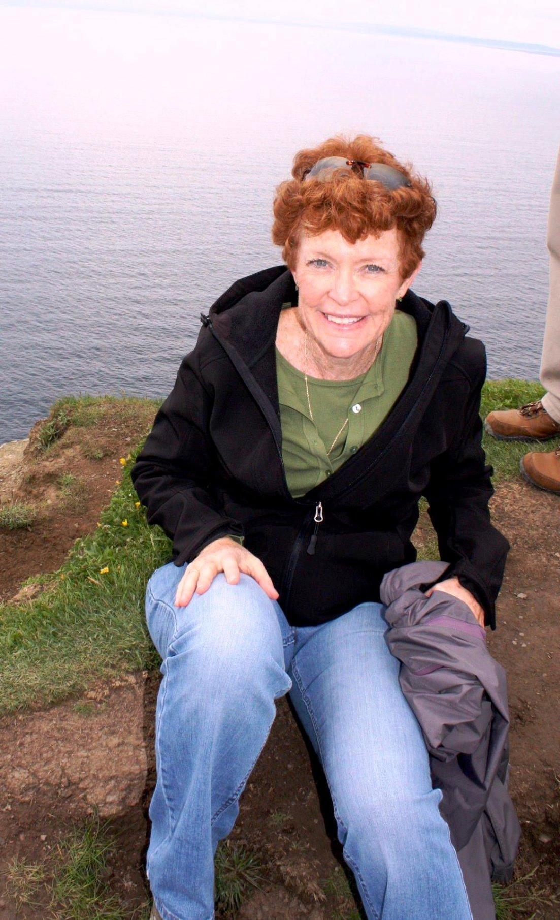 The Scarlet Thread: Rivers, Francine: 9780842335645: Amazon.com: Books