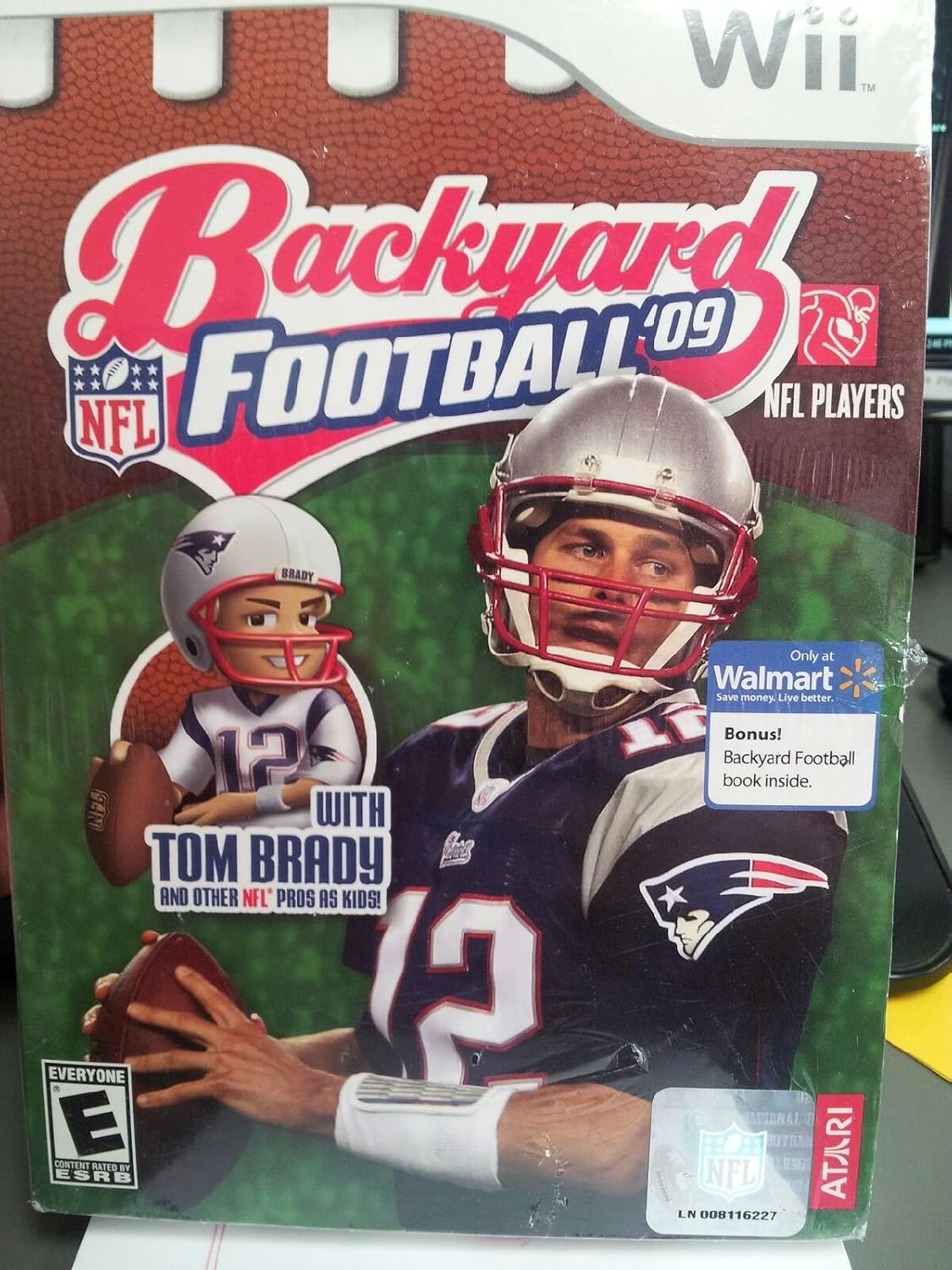 Amazon.com: Wii Backyard NFL Football 09 w/ BONUS: Backyard Sports Hand ...