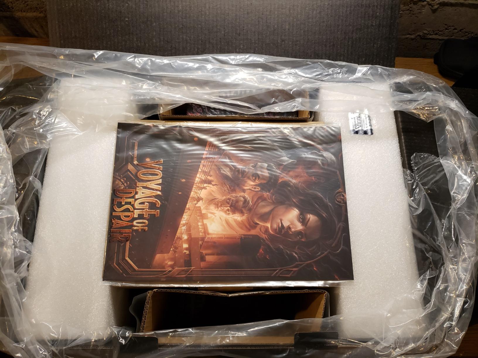 Amazon.com: Call of Duty: Black Ops 4 - PS4 Mystery Box Edition : Video ...