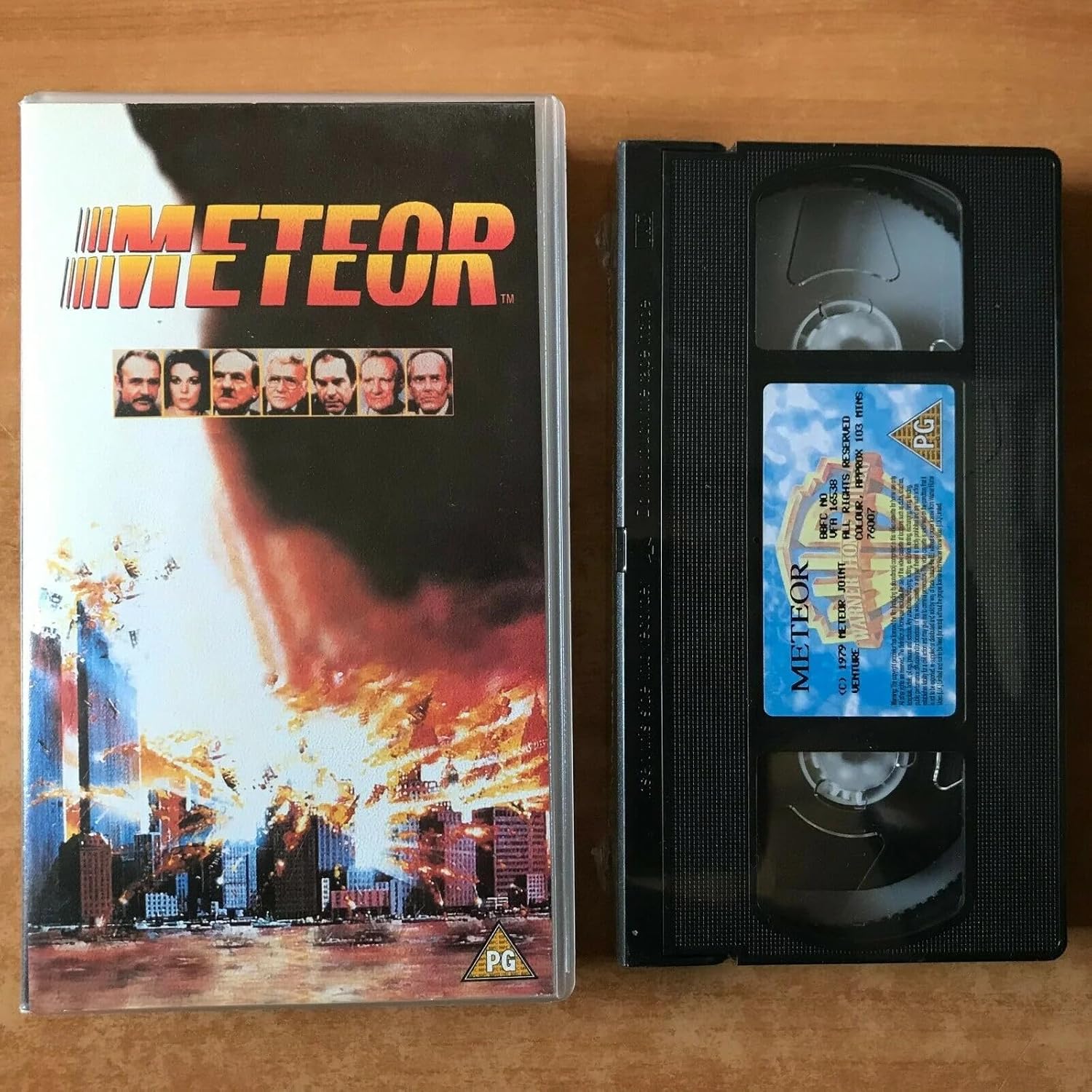 Meteor [VHS] : Sean Connery, Natalie Wood, Karl Malden, Brian Keith ...