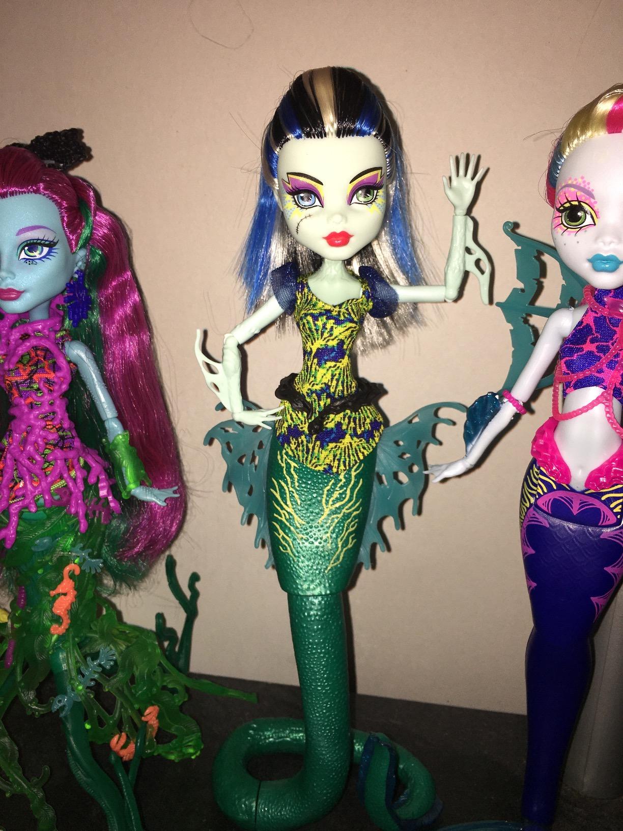 Amazon.com: Monster High Great Scarrier Reef Glowsome Ghoulfish Frankie ...