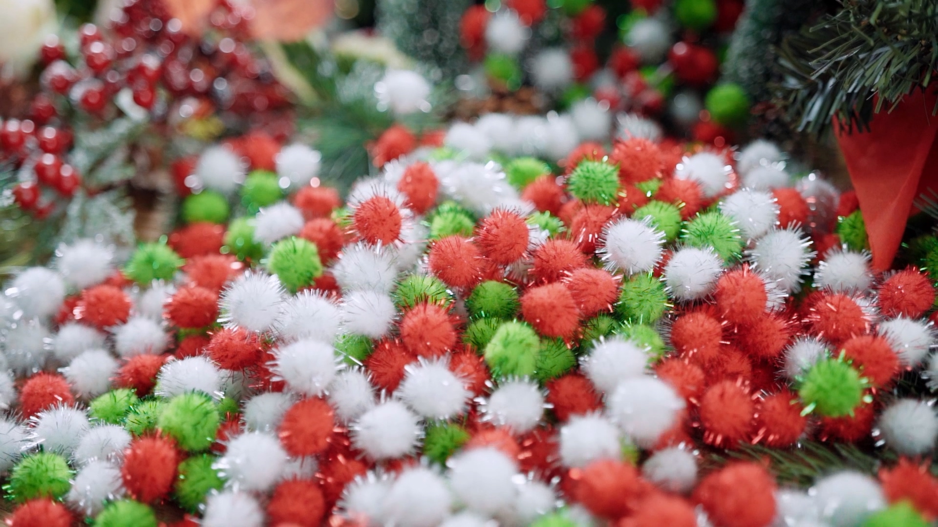 Red Fluffy Pom Pom Balls For Christmas Crafts Syhood Red Yarn Pom Poms ...