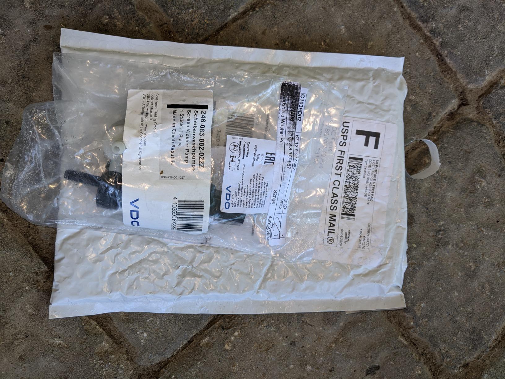 Amazon.com: CONTINENTAL VDO Windshield Washer Pump 67128377987 : Automotive