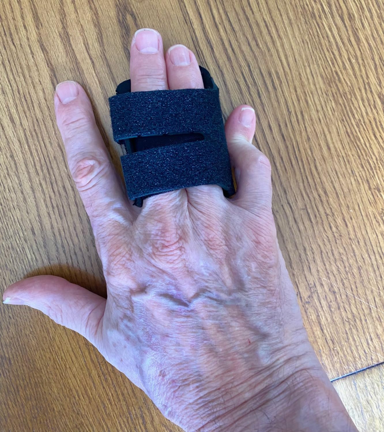 Amazon.com: EDNYZAKRN 2 Pcs Trigger Finger Splint with 2 Metal Bars for ...