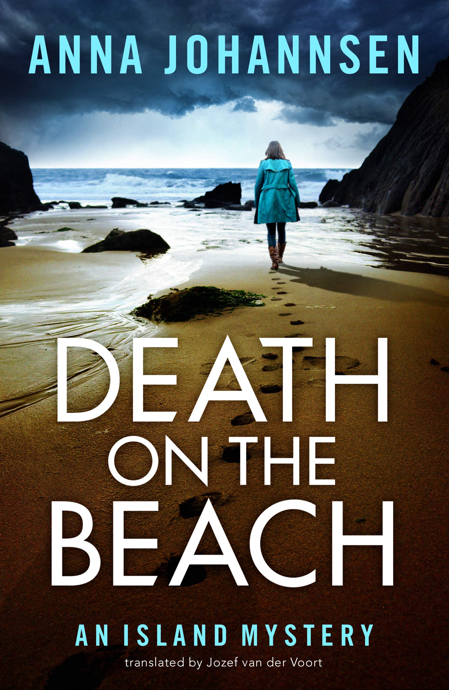 Amazon.com: Death on the Beach (An Island Mystery, 2): 9781542018975 ...