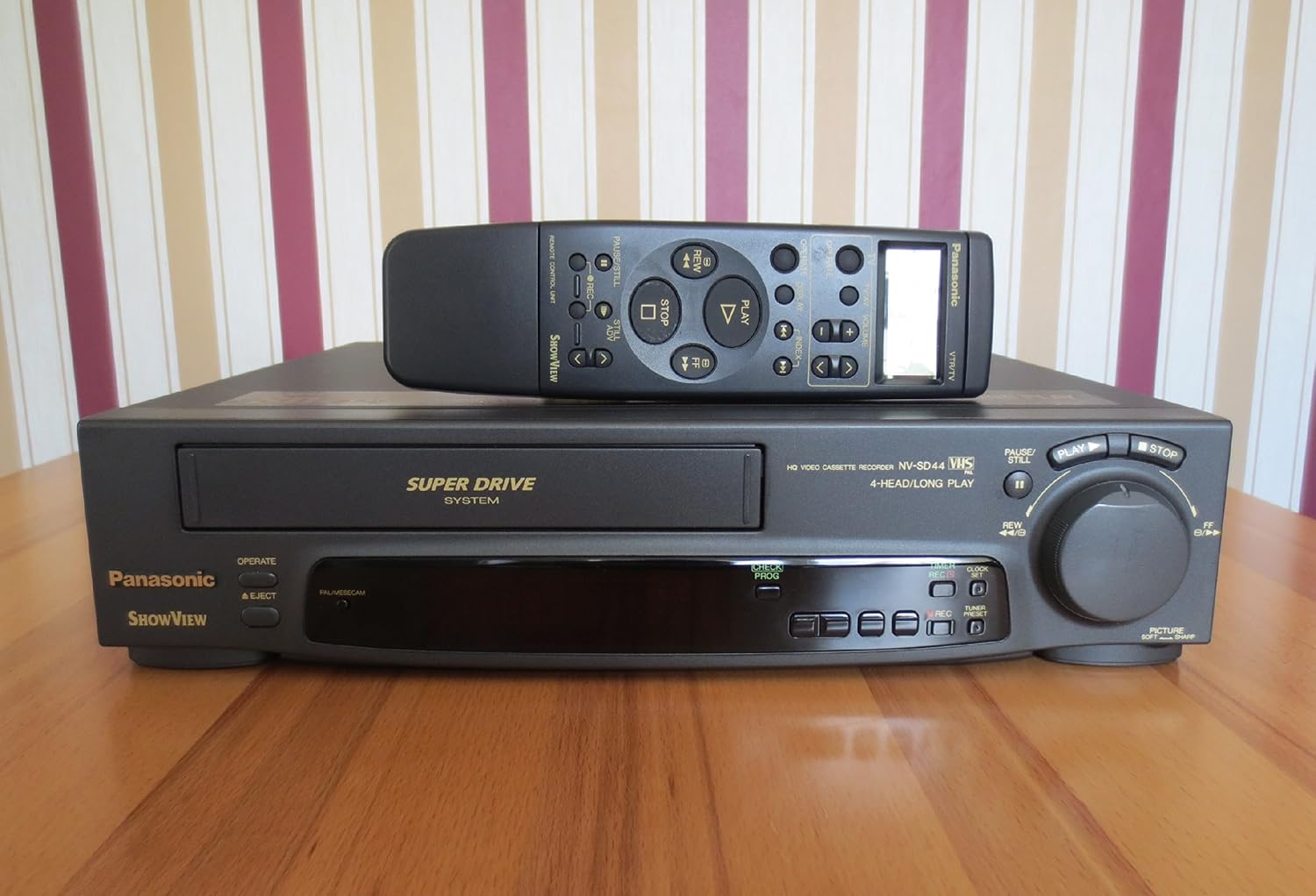 Panasonic nV-sD440EG 4 magnétoscope VHS Noir : Amazon.fr: High-Tech