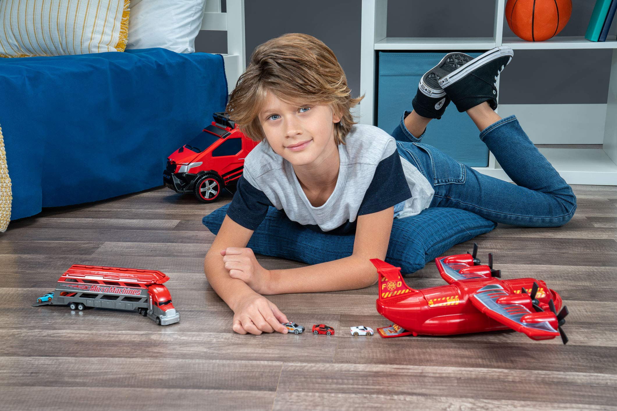 Micro Machines Mini Vehicle Hauler Features 4 Exclusive Vehicles Open ...