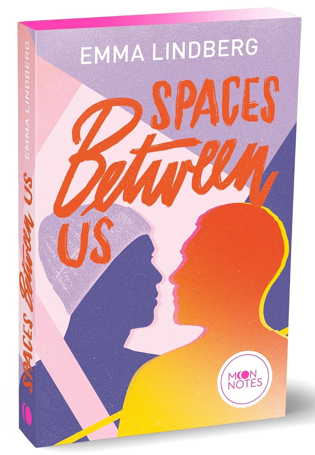 Amazon.com: Spaces between us: 9783969760079: Emma Lindberg: Books