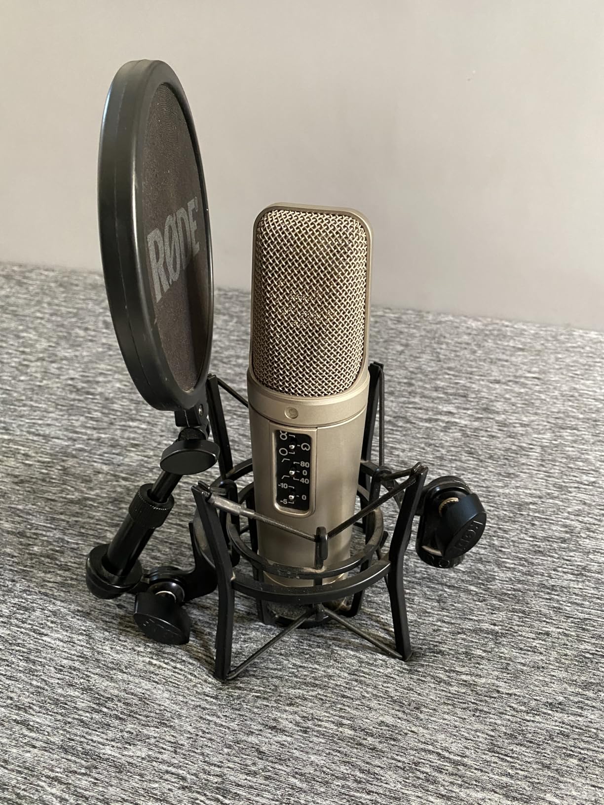 Rode NT2-A Large Diaphragm 3 Polar Pattern Studio Condenser ...