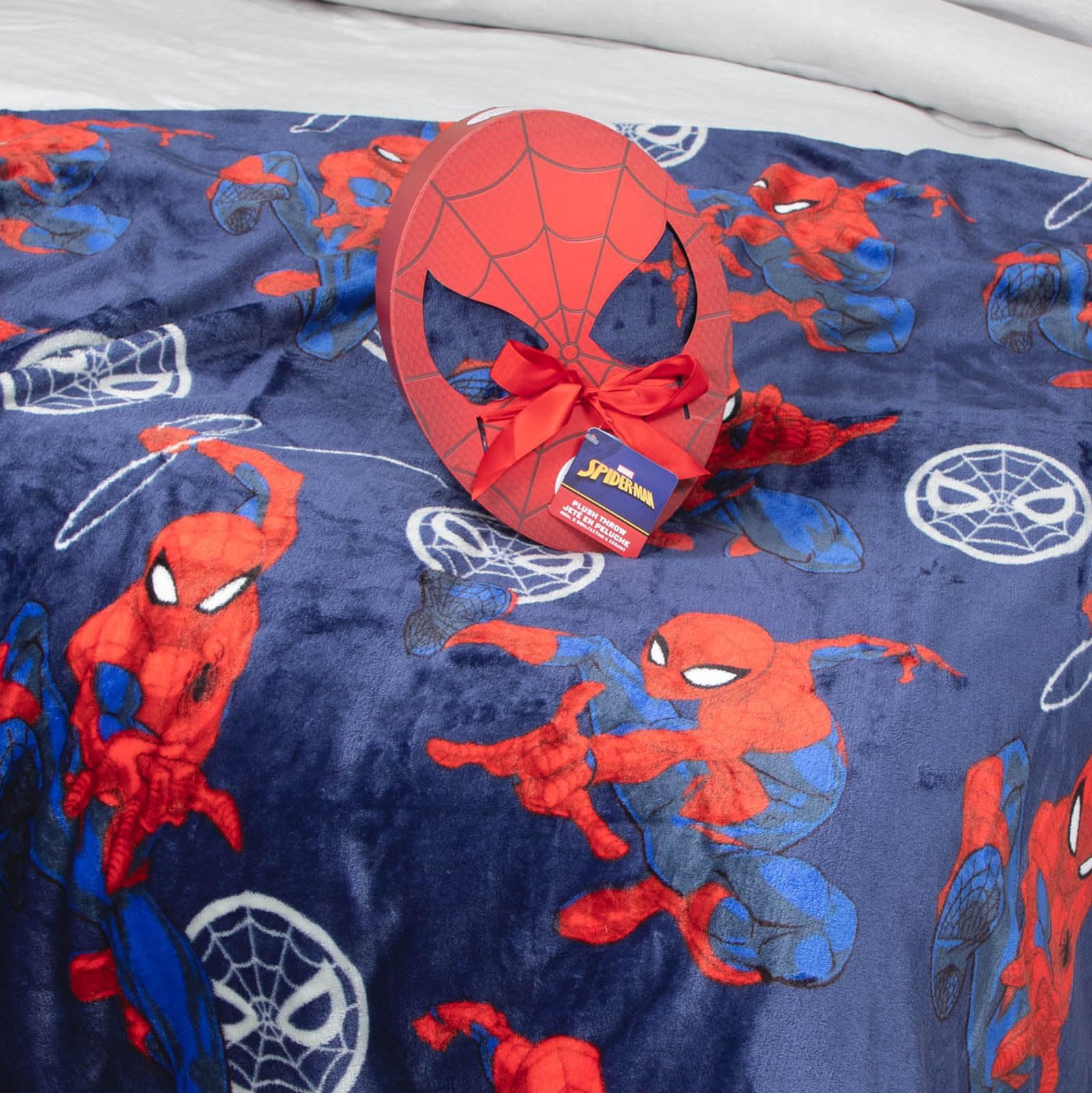Amazon.com: Marvel Spiderman Fleece Throw Blanket and Tote Bundle ...