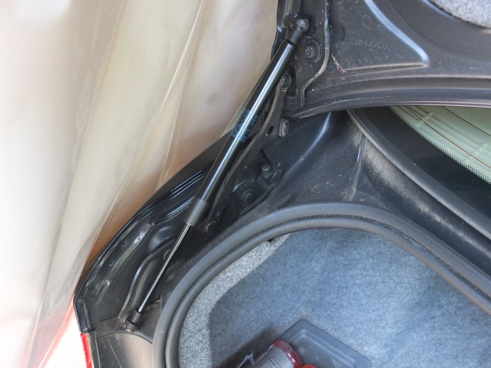 Amazon.com: Stabilus E-90 Trunk Strut Set Left and Right (x2) OEM ...