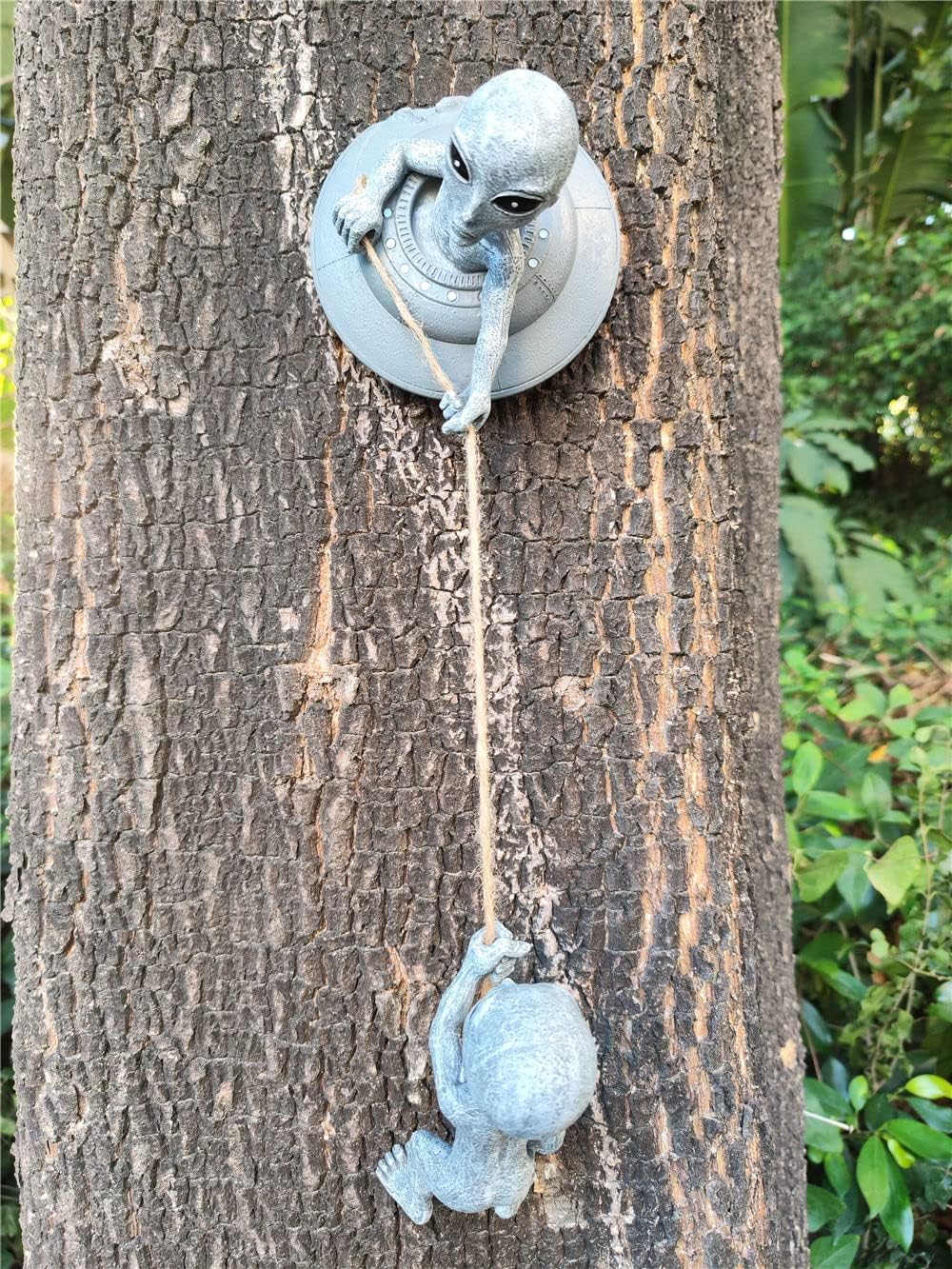 Amazon.com: Carchistan Alien Brothers Tree Huggers Decorations Tree ...
