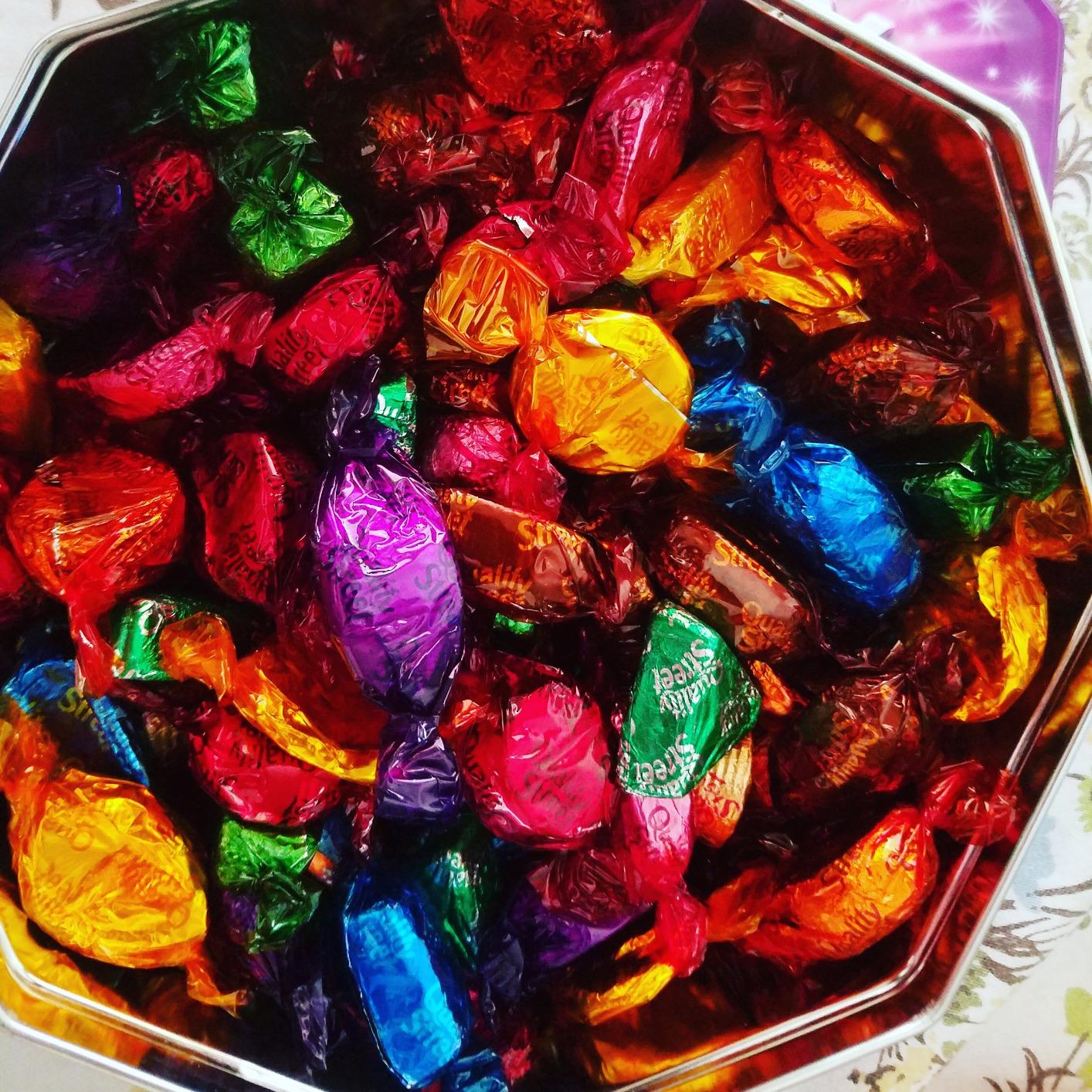 Amazon.com: Nestle Quality Street Tin Extra Large, 900 gram Can ...