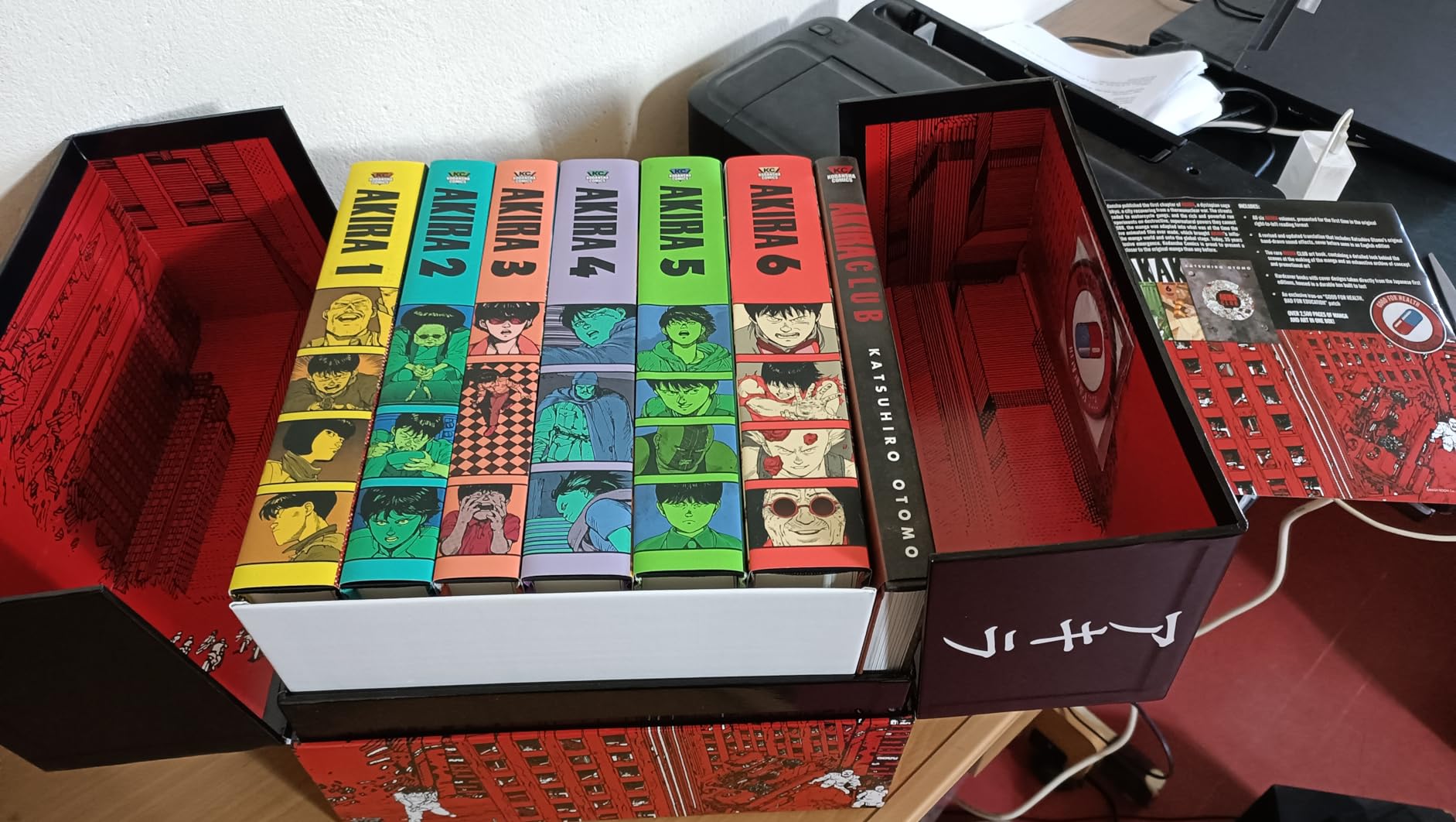 Akira 35th Anniversary Box Set: 7 : Otomo, Katsuhiro: Amazon.in: Books