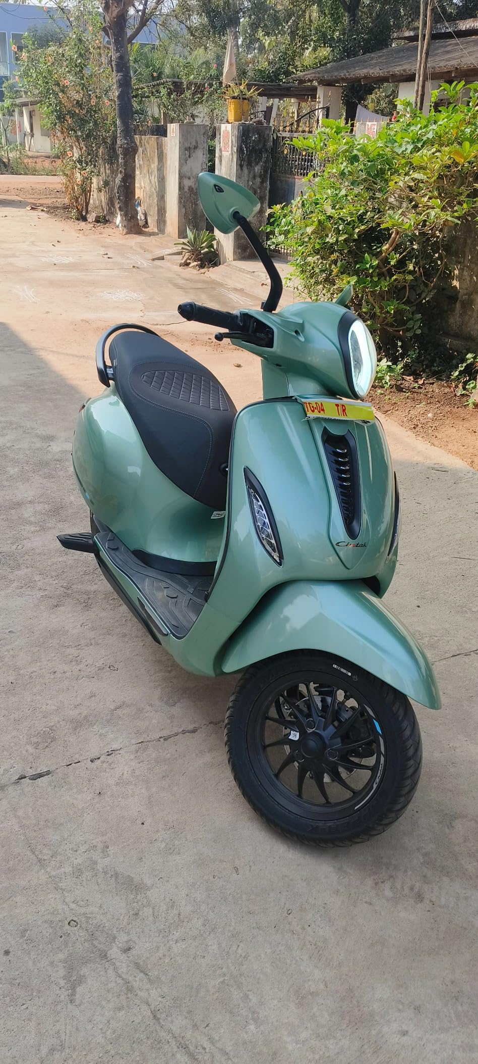 Chetak 3501 by Bajaj Auto High Speed Electric Scooter with charger - Pista Green - Ex-Showroom ...