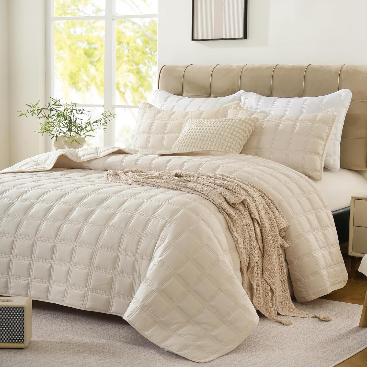 Amazon.com: HiSnug Cream Quilt Set Queen Size - Oversized Bedspread ...