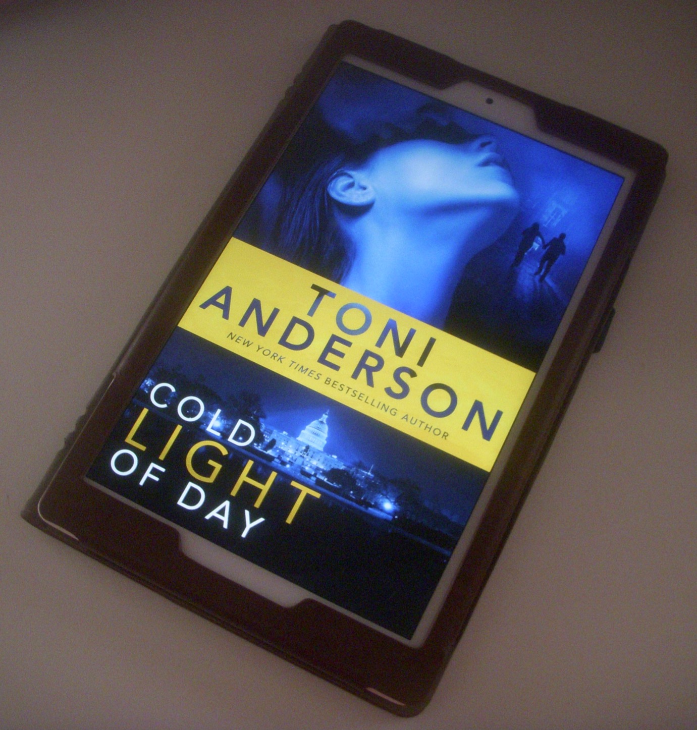 Cold Light of Day: An FBI romantic mystery and thriller (Cold Justice ...
