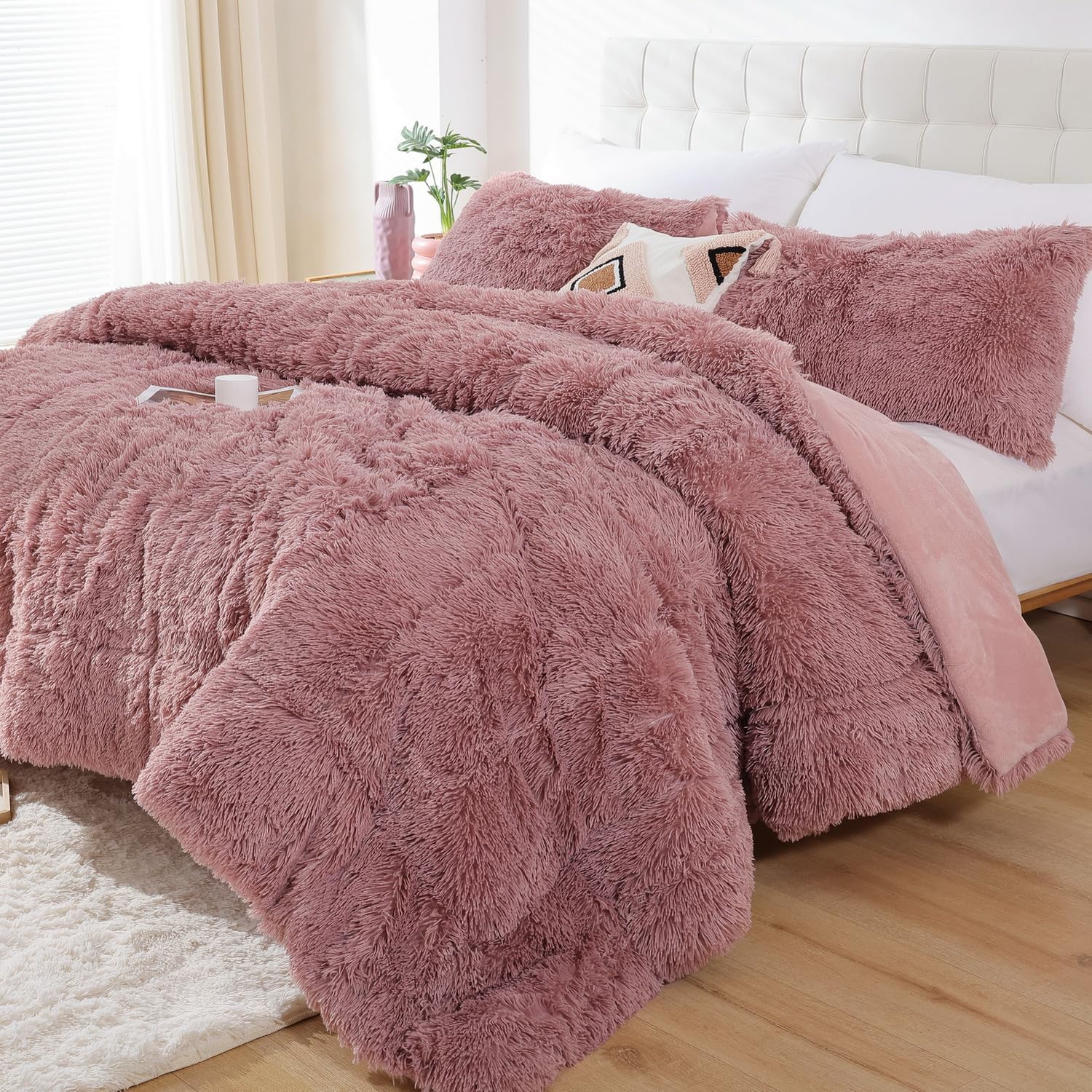 Amazon.com: JOLLYVOGUE Faux Fur Comforter Set Queen, Rose-Shaped Fluffy ...