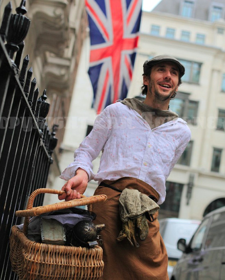 Letters to a Beekeeper: Amazon.co.uk: Benbow, Steve, Fowler, Alys ...